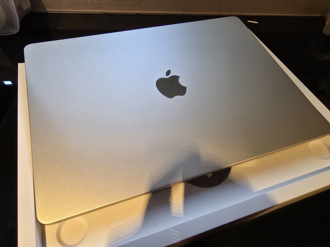 Apple MacBook Air M4 - Starlight (Free Magic Mouse), Computers & Tech ...