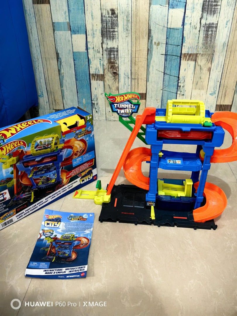 Hot Wheels Tunnel Twist Car Wash Playset, Hobbies & Toys, Toys & Games ...