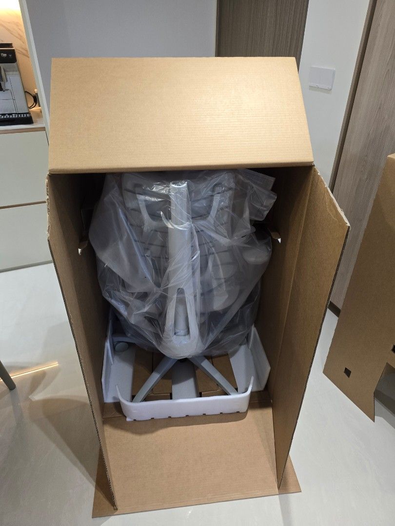 Libernovo omni with leg rest, Furniture & Home Living, Furniture ...