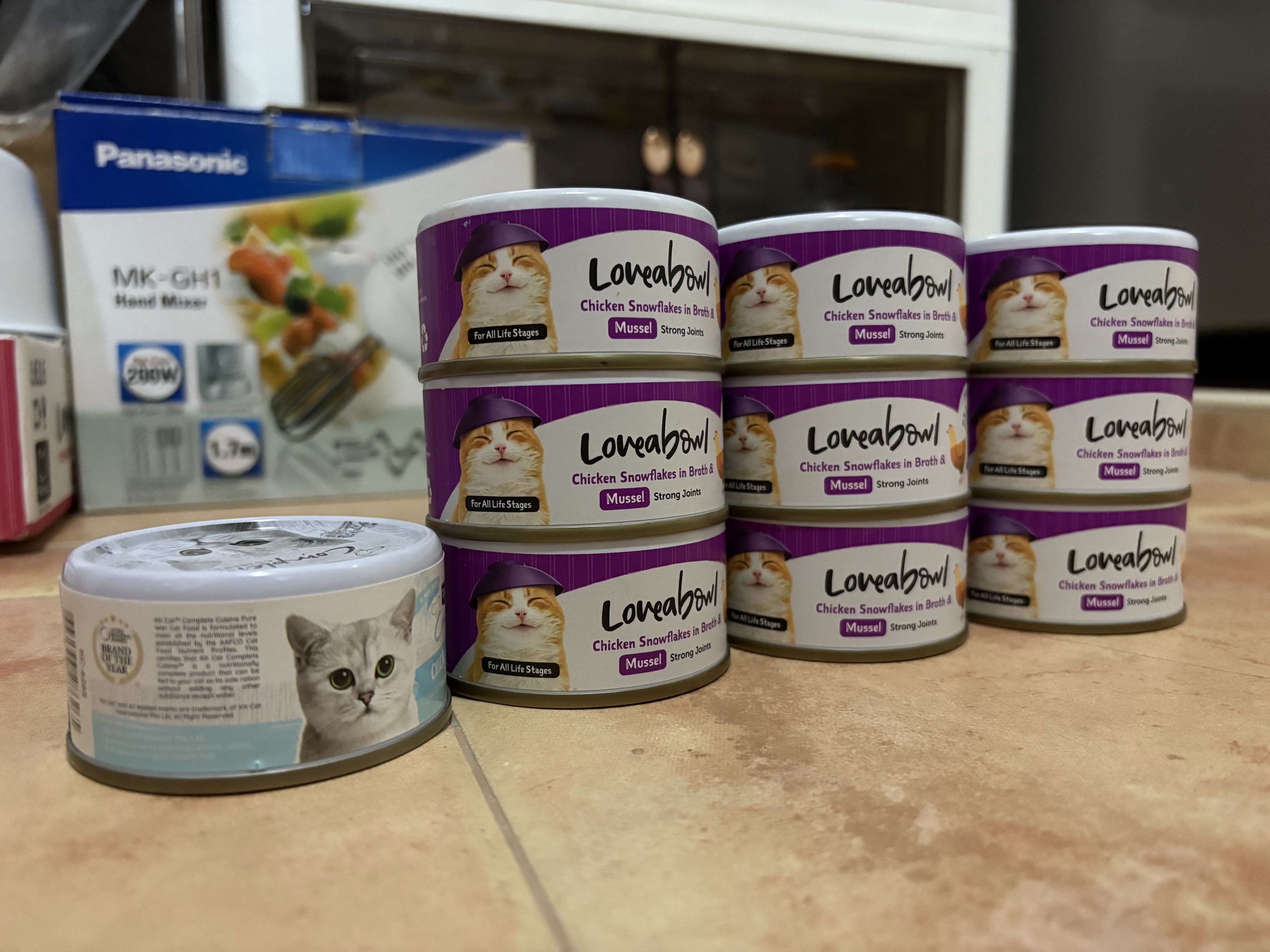 Loveabowl Chicken & Mussel Cat Food + Kit Kat cat wet food, Pet ...