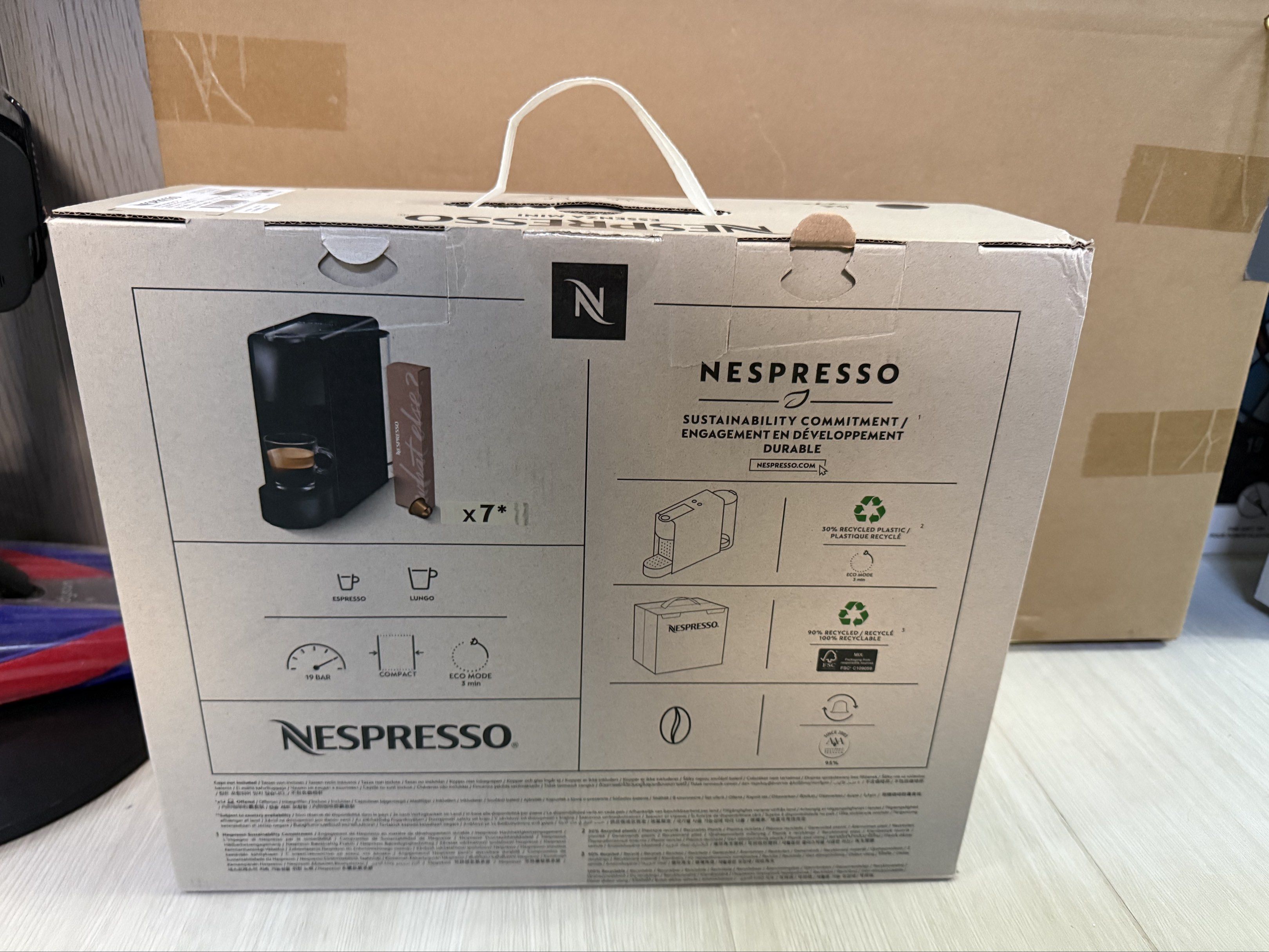 Nespresso Essenza Mini Coffee Machine, 家庭電器, 廚房電器, 咖啡機及咖啡壺 - Carousell
