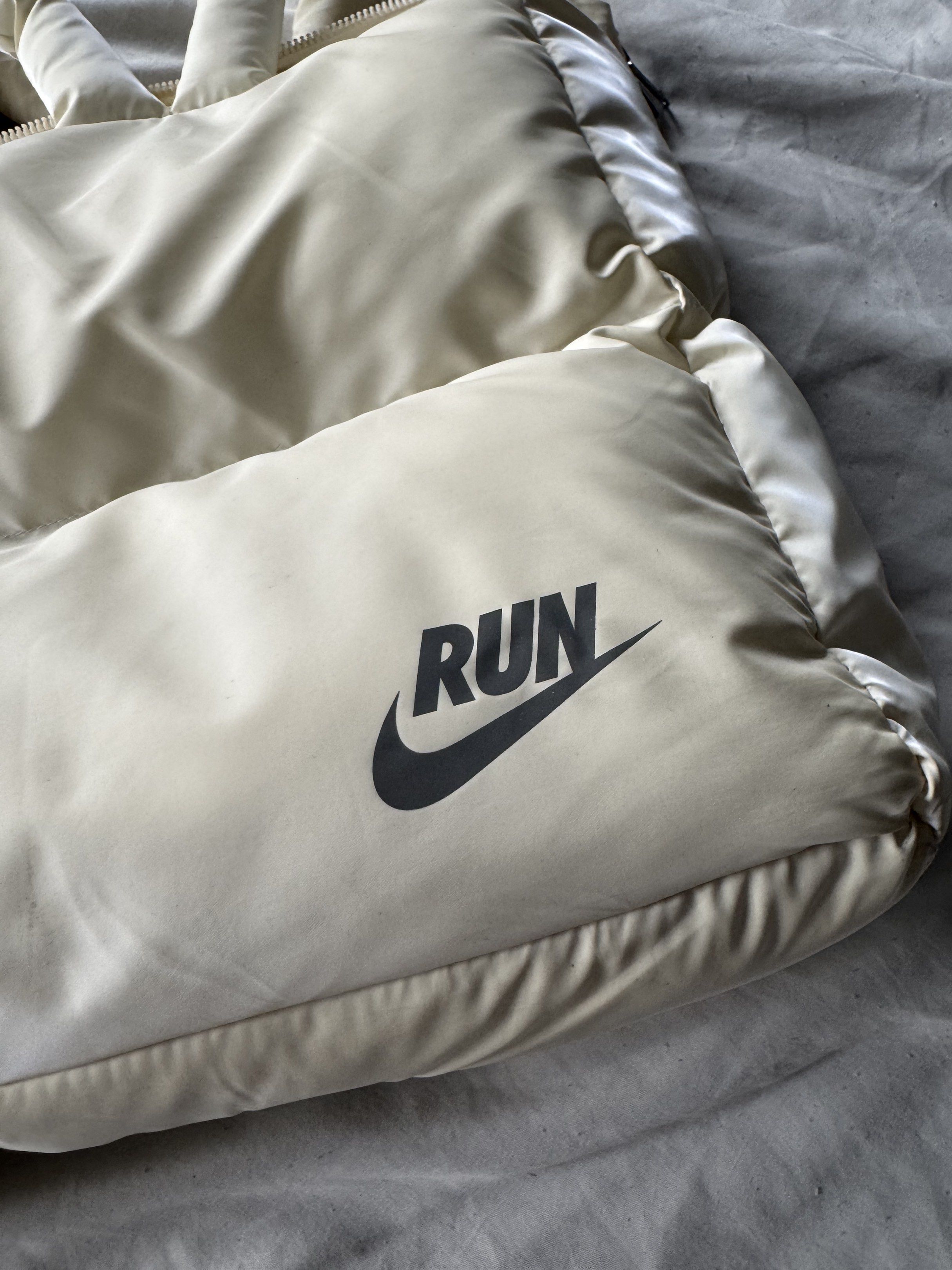 Nike Run Tote Puffer Bag, Women's Fashion, Bags & Wallets, Tote Bags on ...
