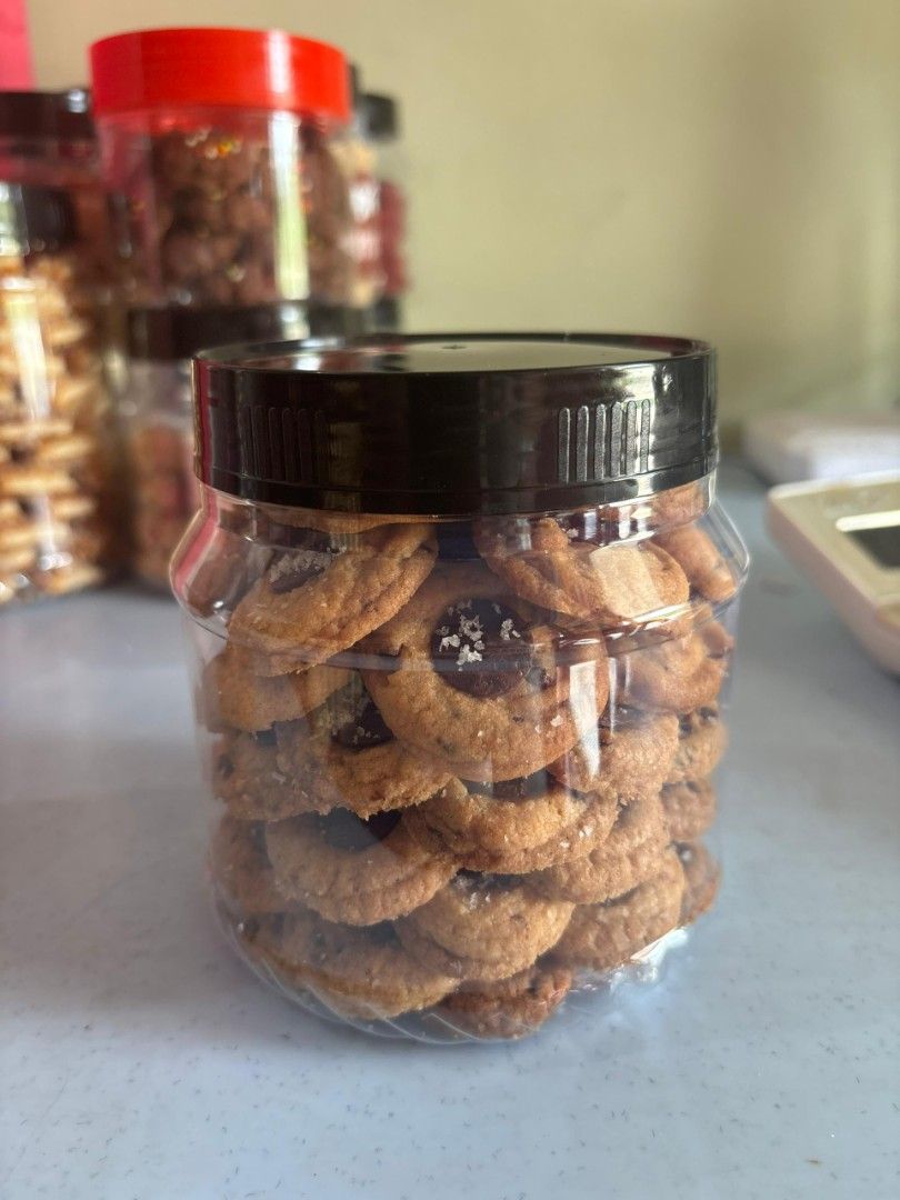 Sea Salt Chocolate Chip Cookies, Food & Drinks, Homemade Bakes on Carousell