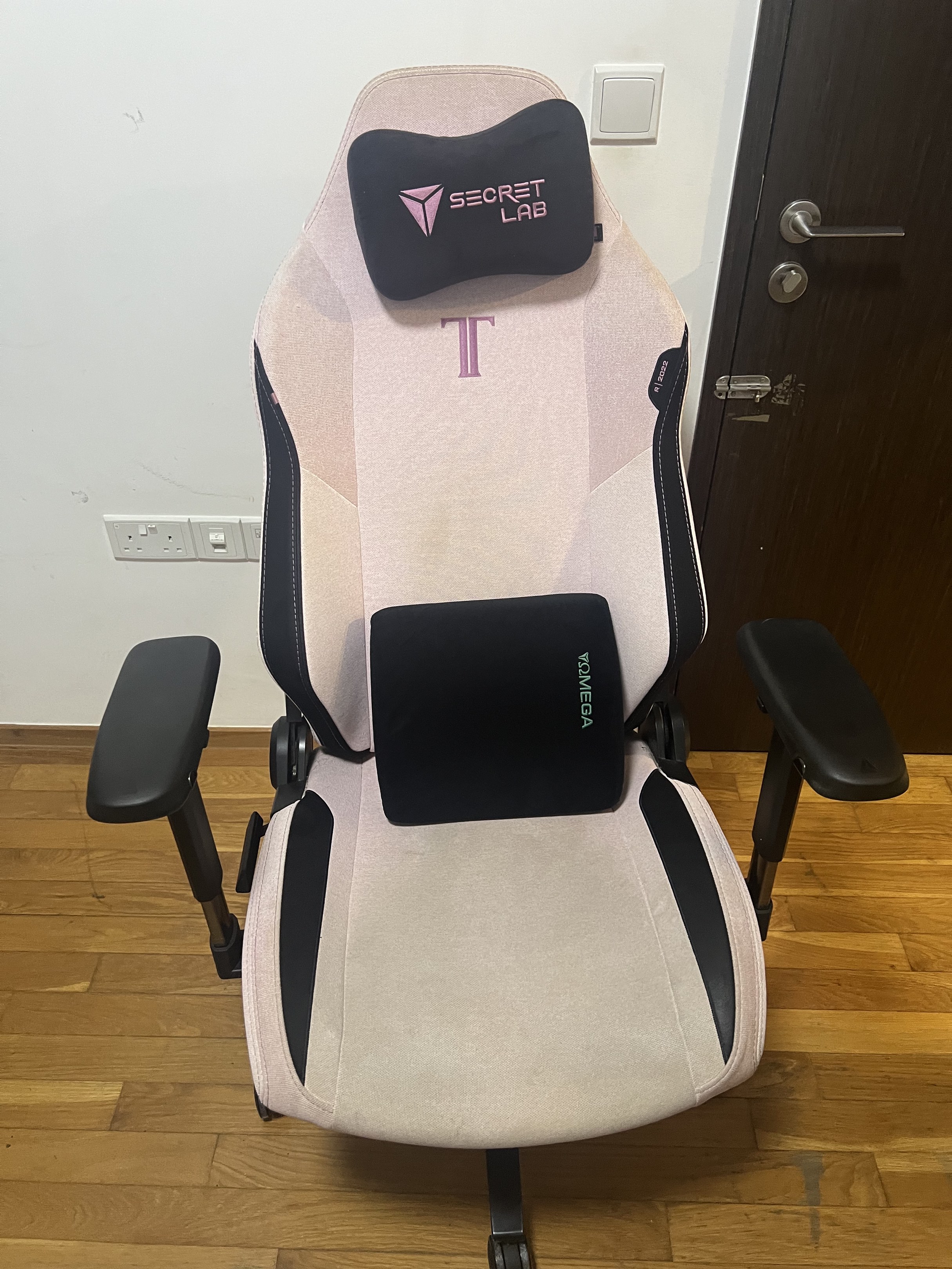 SecretLab titan Evo magnetic gaming chair, Furniture & Home Living ...