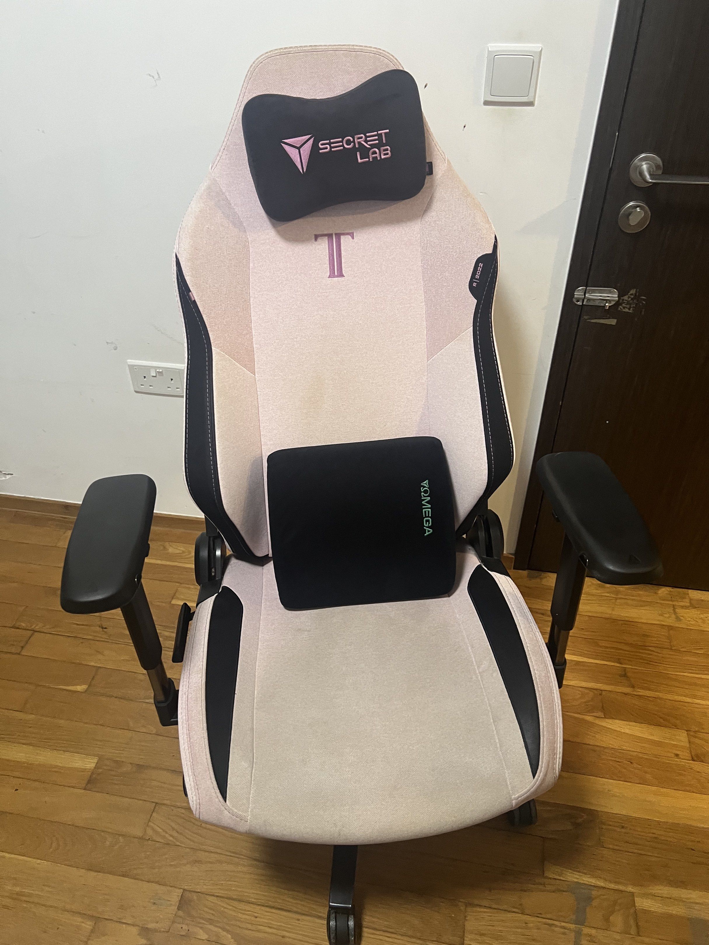 SecretLab titan Evo magnetic gaming chair, Furniture & Home Living ...