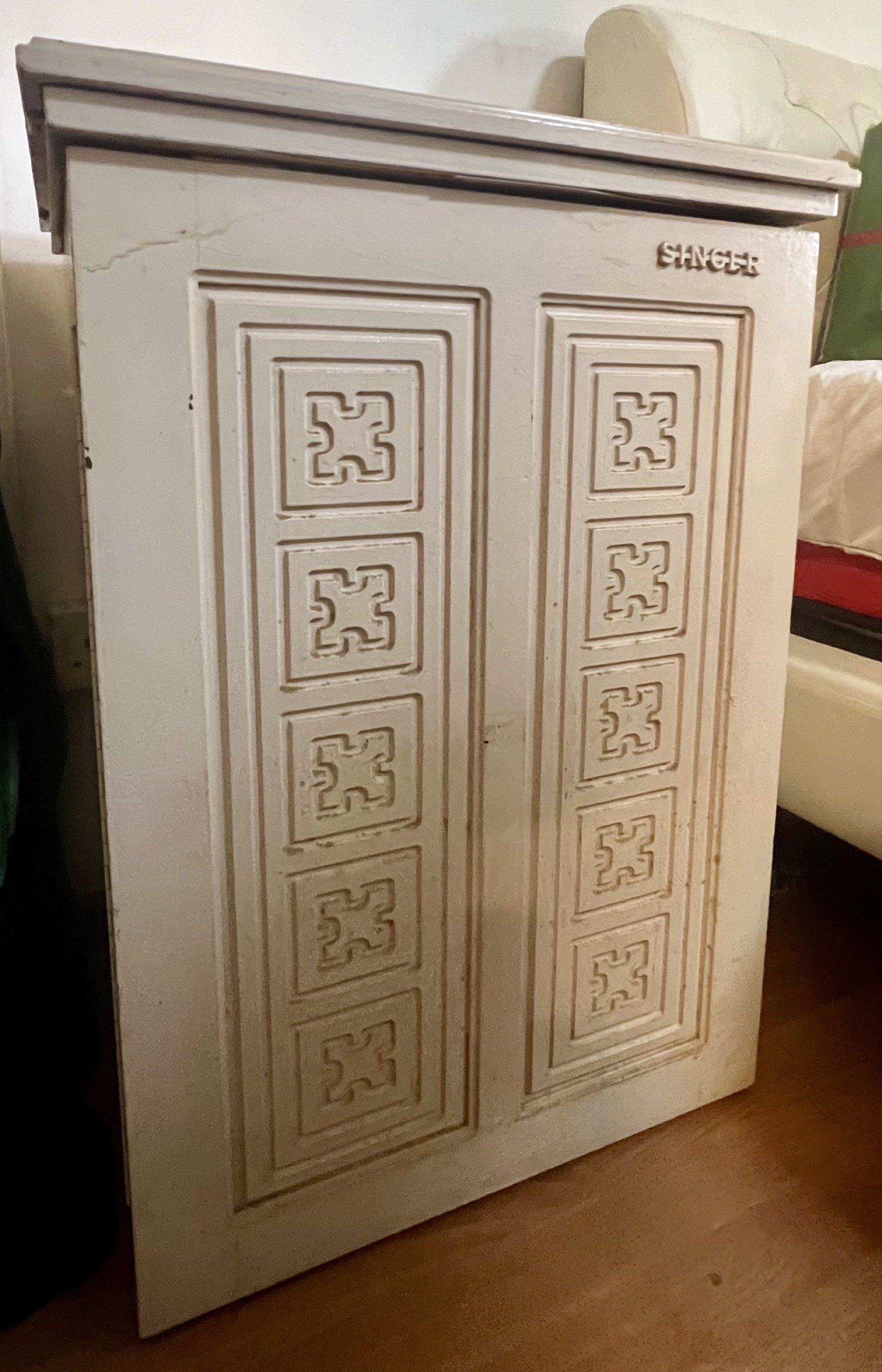 Singer Sewing Machine Cabinet, Furniture & Home Living, Furniture ...