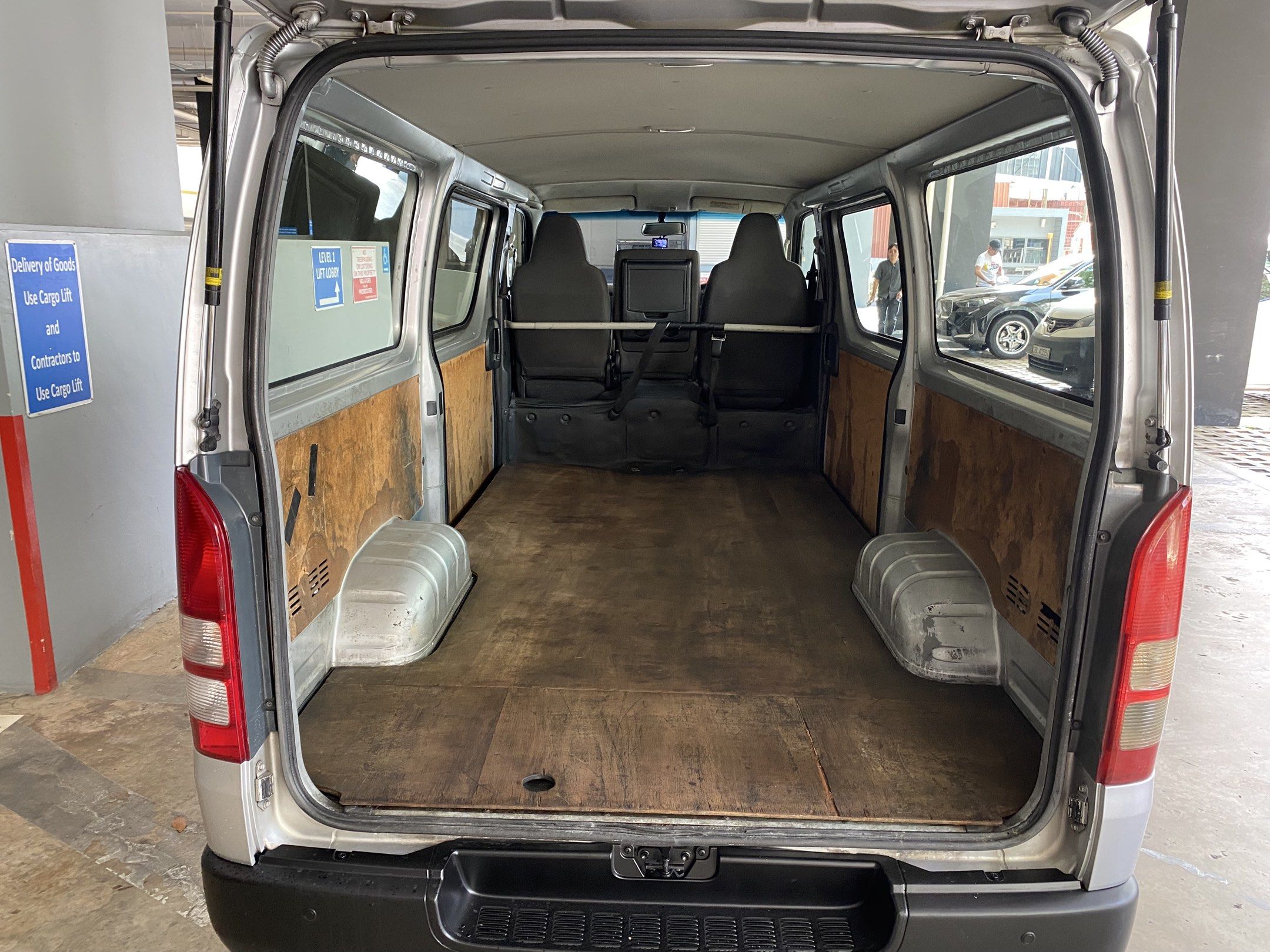 Toyota hiace auto diesel van for lease, Cars, Commercial Vehicles ...