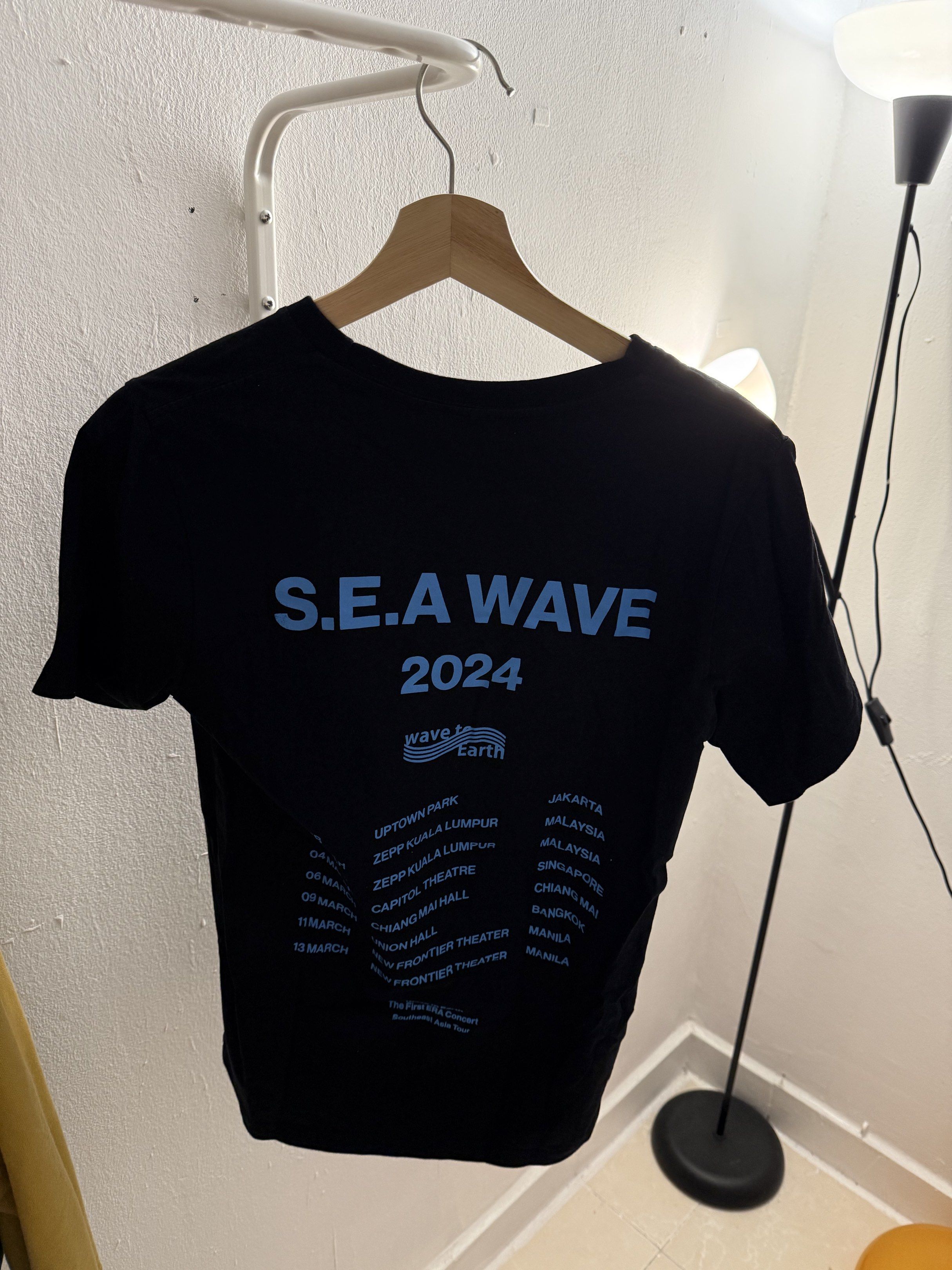 Wave to earth 2024 Sea Wave Black tour t shirt, Hobbies & Toys ...