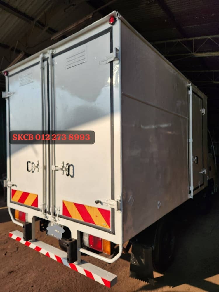 1 Ton Box Lorry, Cars, Cars for Sale on Carousell