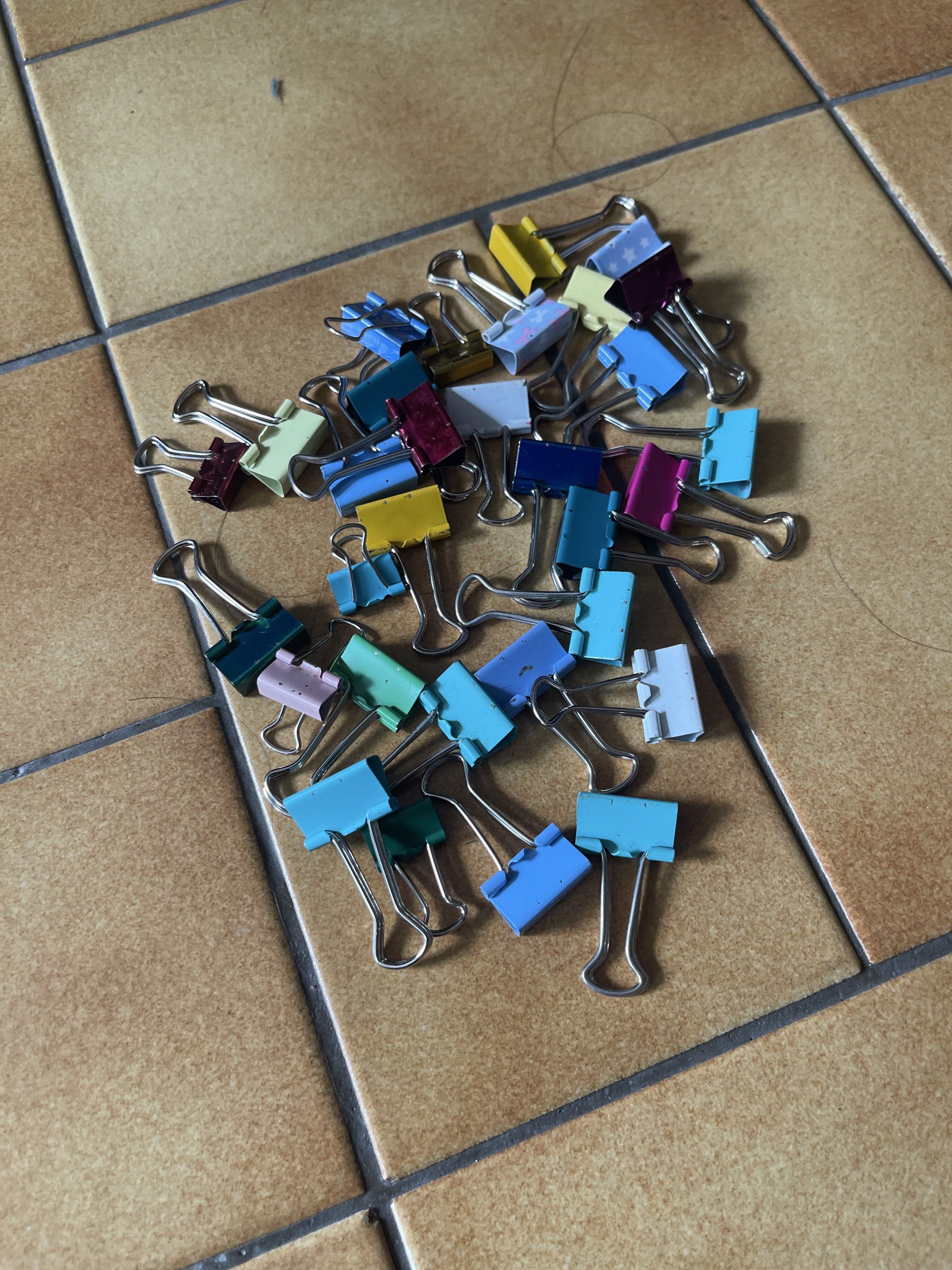32 Assorted Colour Binder Clips all for $1, Hobbies & Toys, Stationery ...