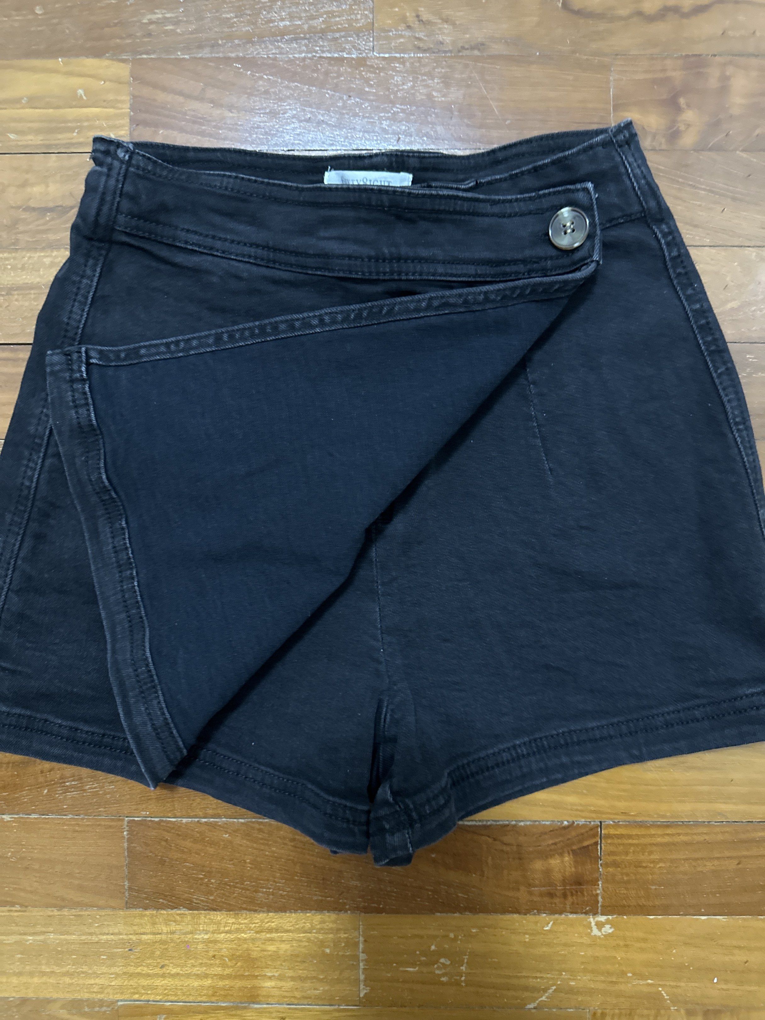 6IXTY8IGHT Overlap Skorts, Women's Fashion, Bottoms, Other Bottoms on ...