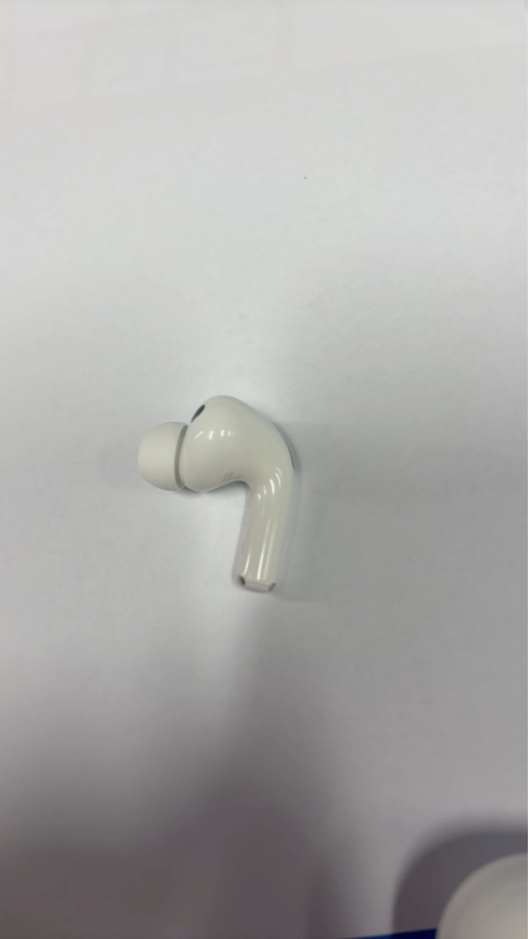 Apple AirPods Pro 3 Right Earbud, Audio, Earphones on Carousell