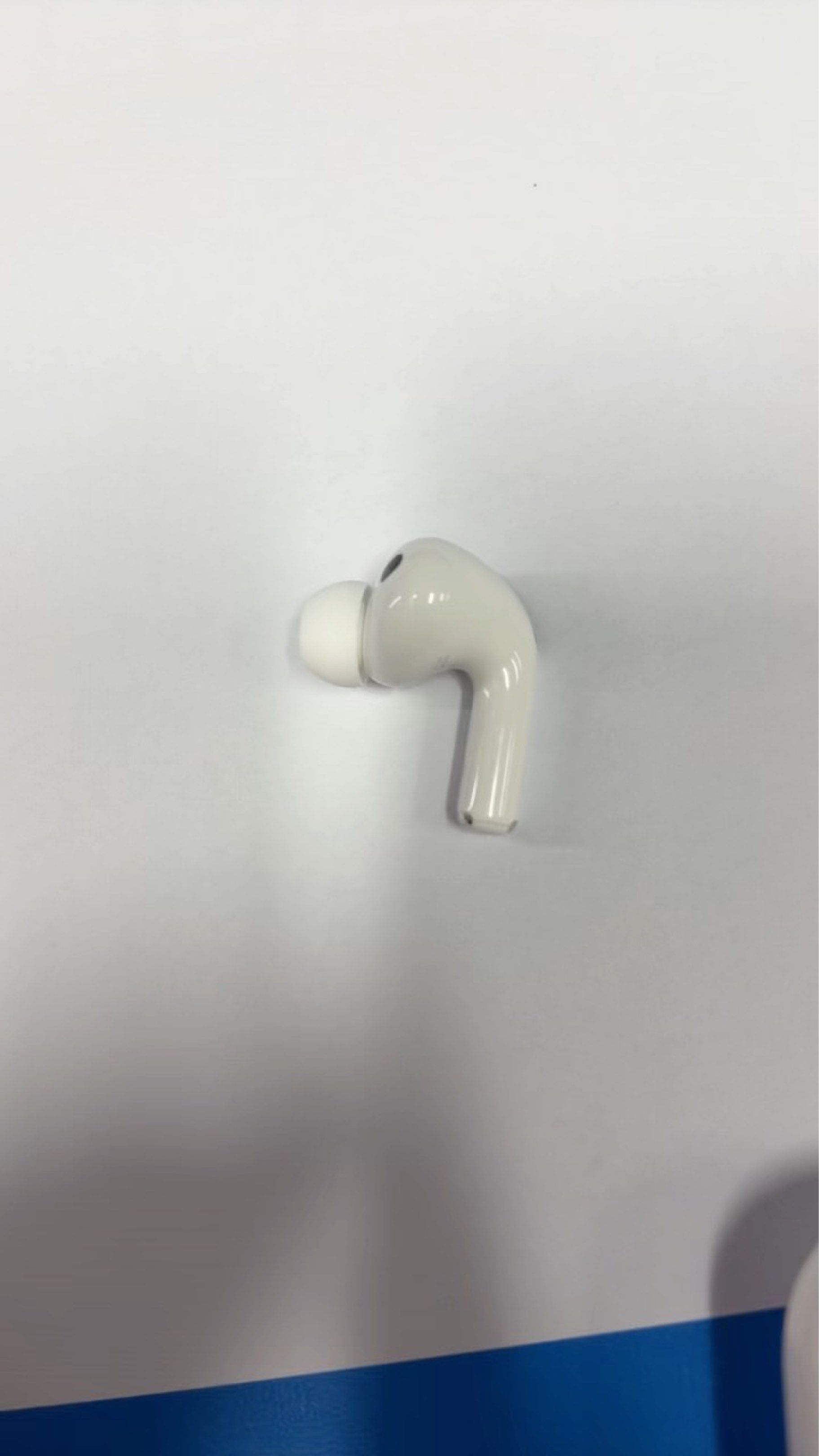 Apple AirPods Pro 3 Right Earbud, Audio, Earphones on Carousell