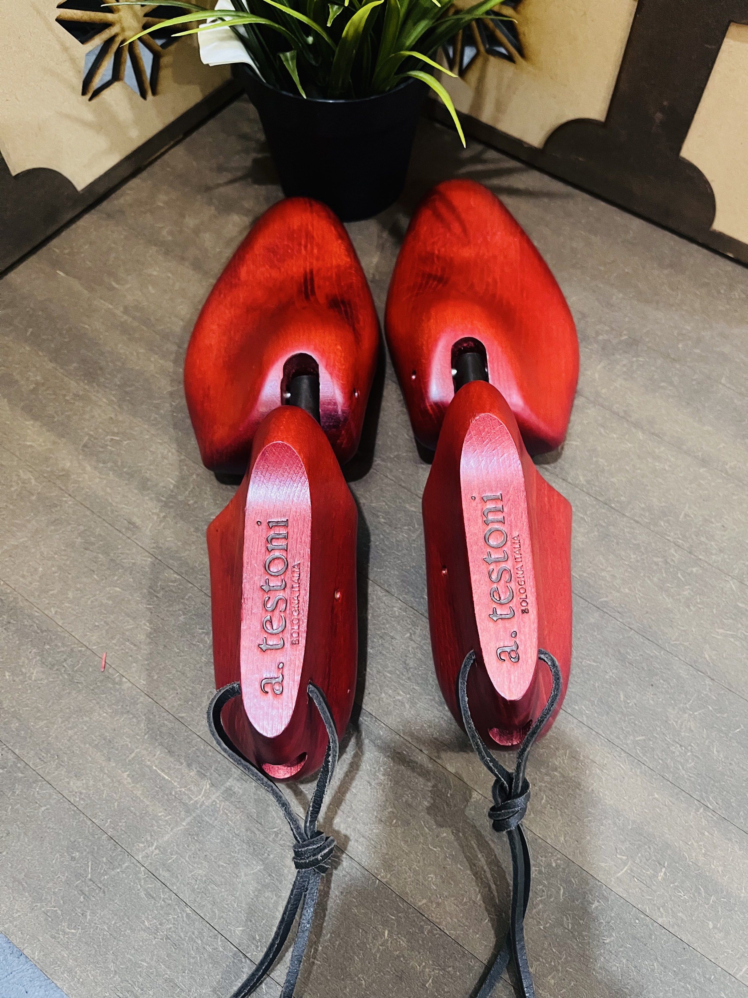 a.testoni- Shoe Tree/Unique Shoe Tree Red Oak Wood - M, Men's Fashion ...