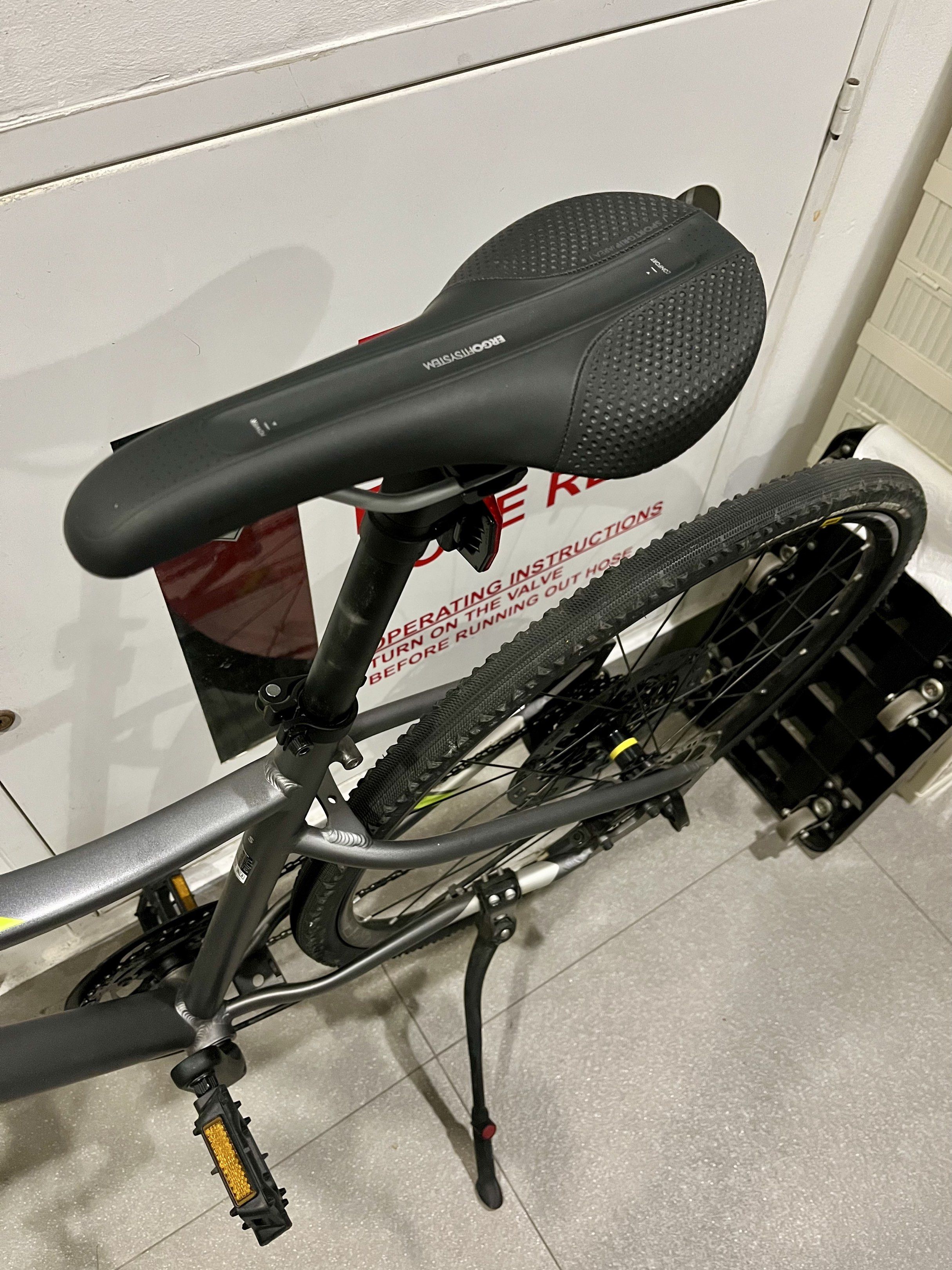 BTWIN Riverside 920 Hybrid Bike (11 speed, S size) much better than ...