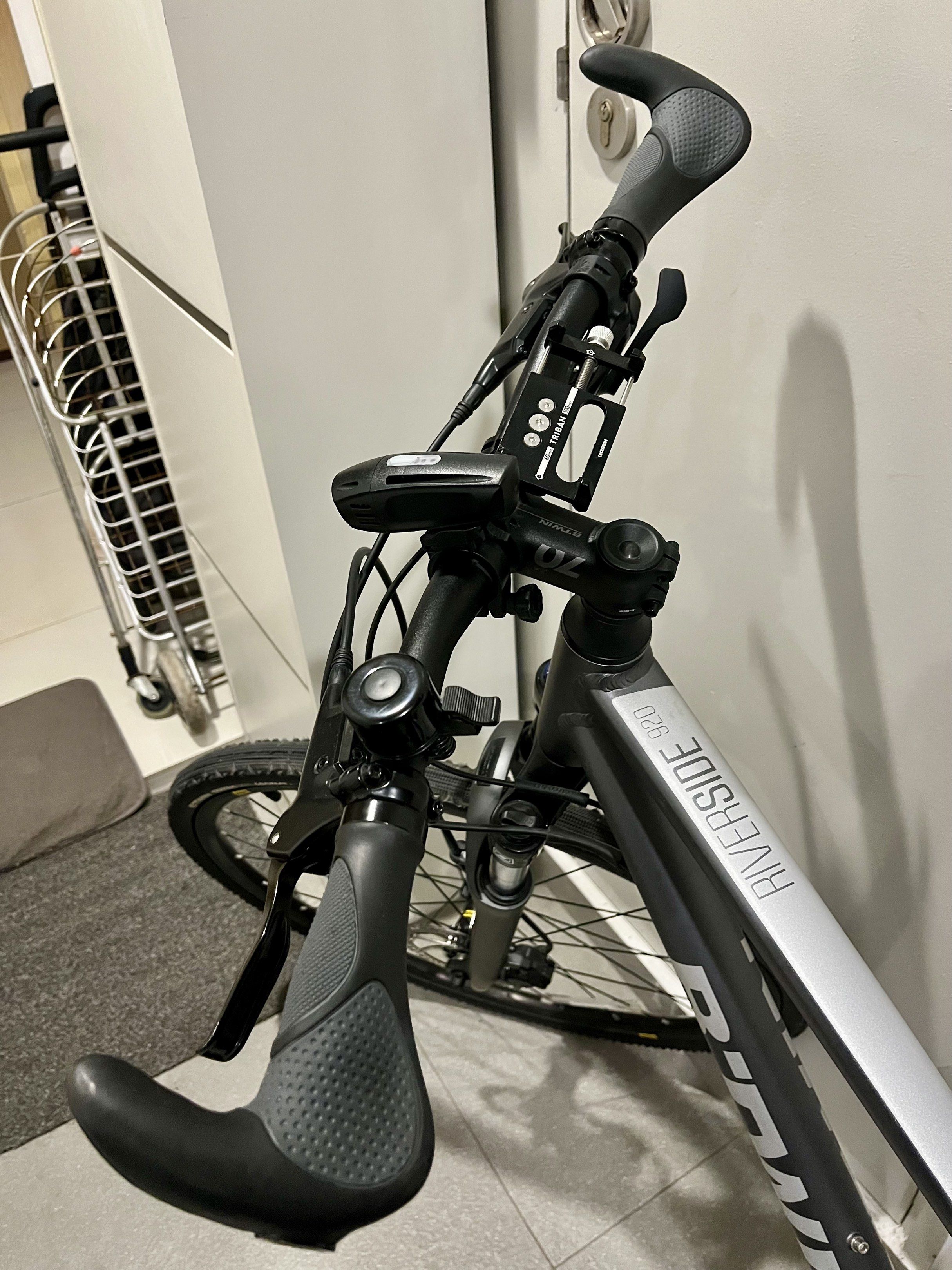 BTWIN Riverside 920 Hybrid Bike (11 speed, S size) much better than ...