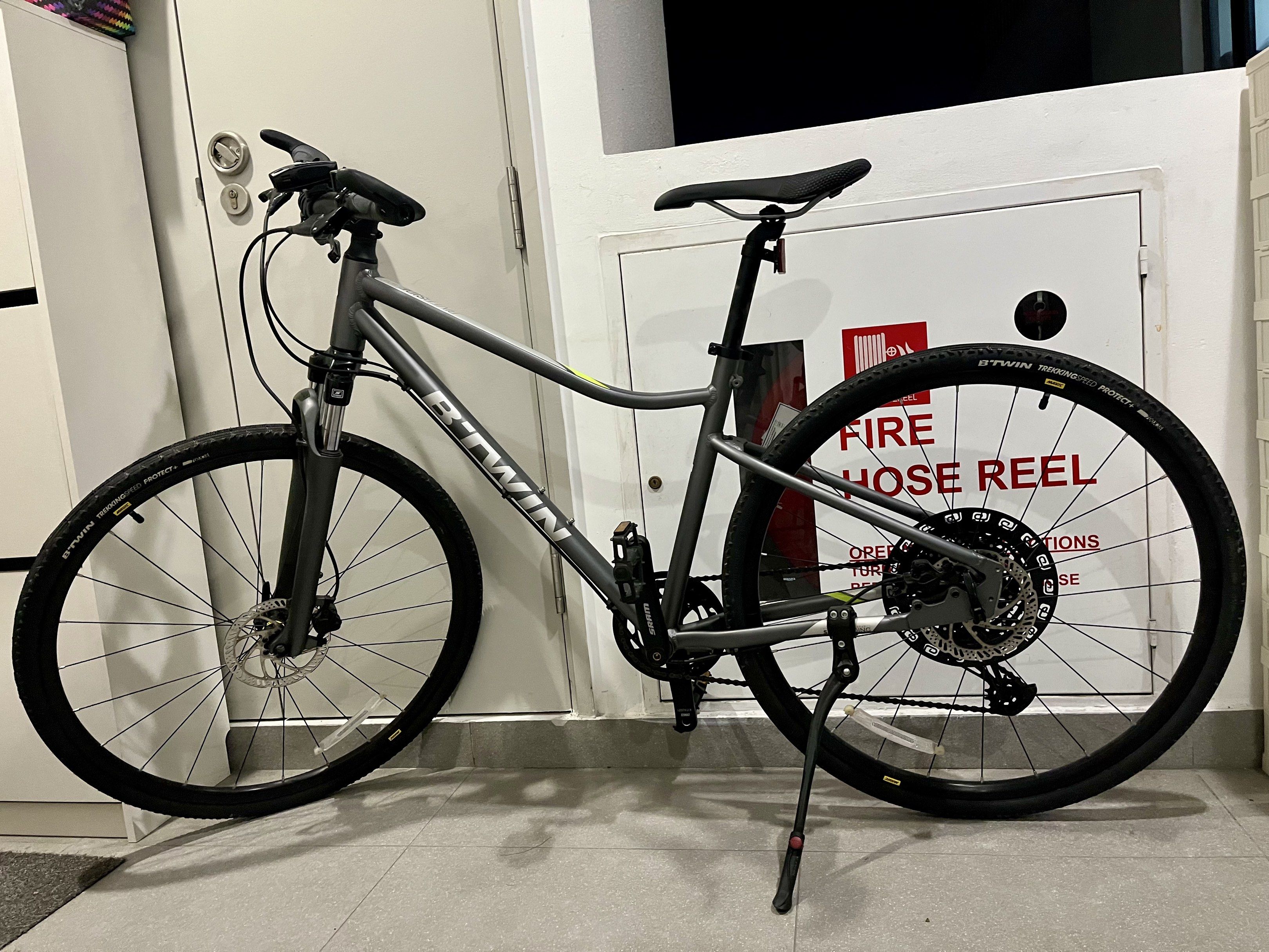 BTWIN Riverside 920 Hybrid Bike (11 speed, S size) much better than ...