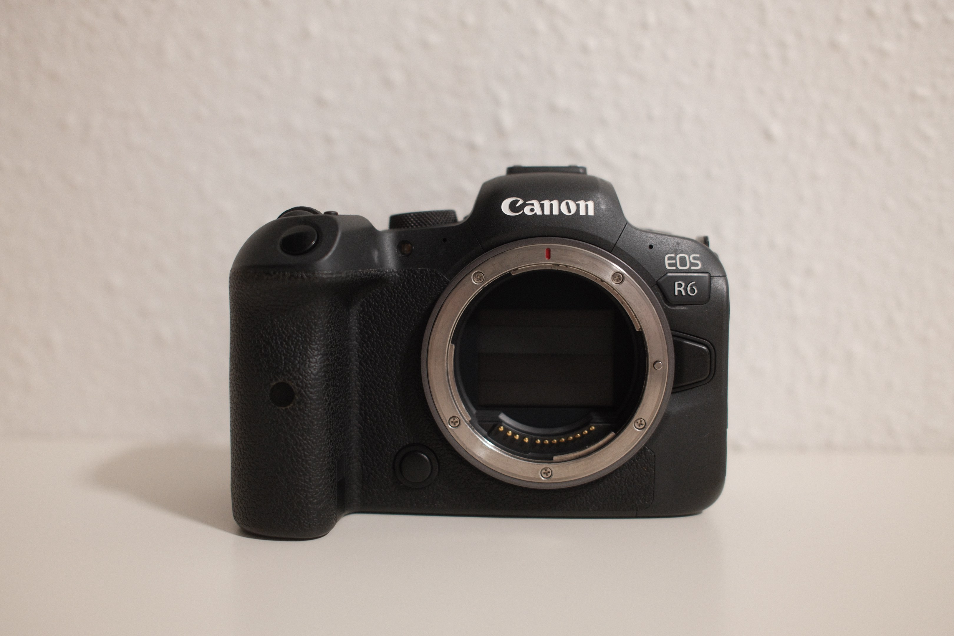 Canon EOS R6 Mirrorless Camera, Photography, Cameras on Carousell