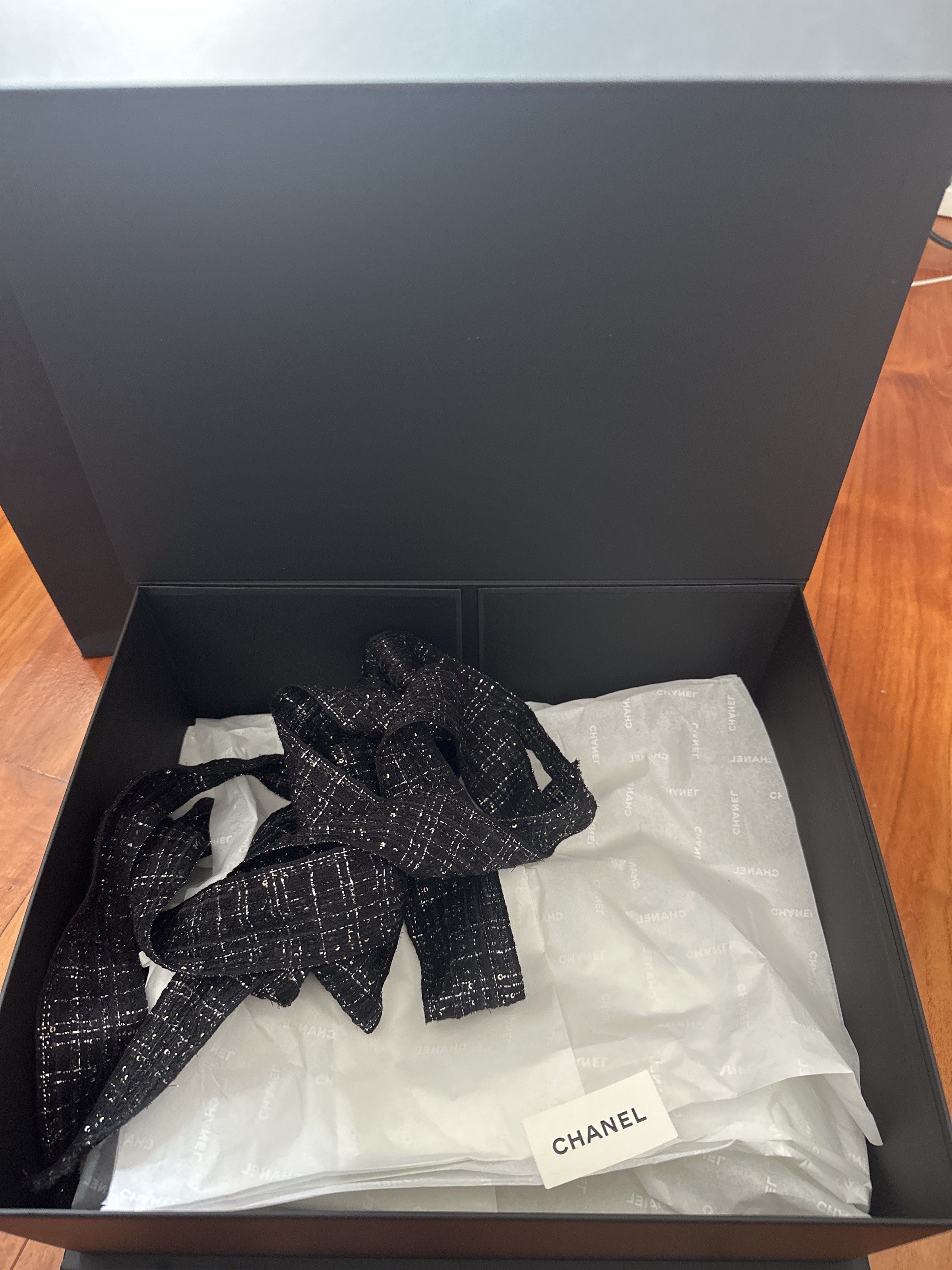 Chanel 盒and paper bag , 名牌, 飾物及配件 - Carousell