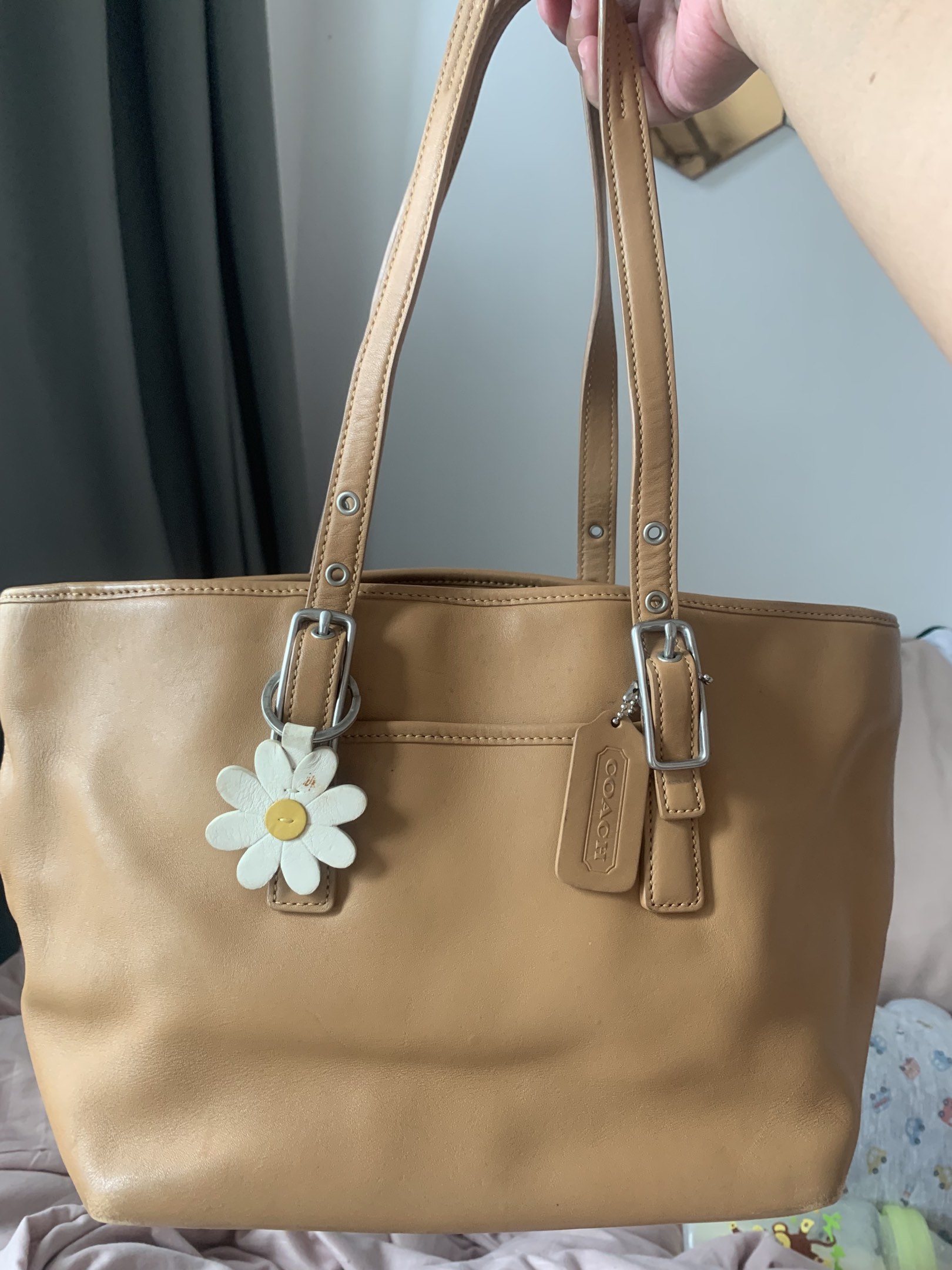 Coach Cowhide Tan Leather Tote Bag, Luxury, Bags & Wallets on Carousell