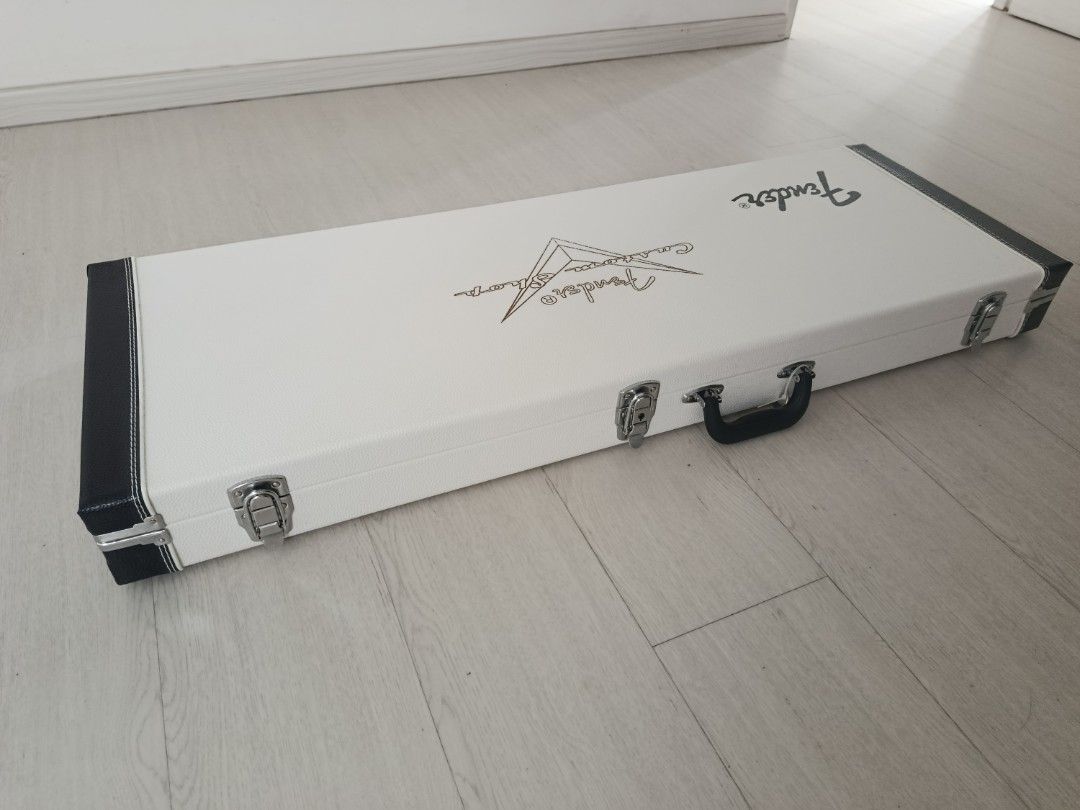 Fender Custom Shop electric Guitar Case - White, Hobbies & Toys ...