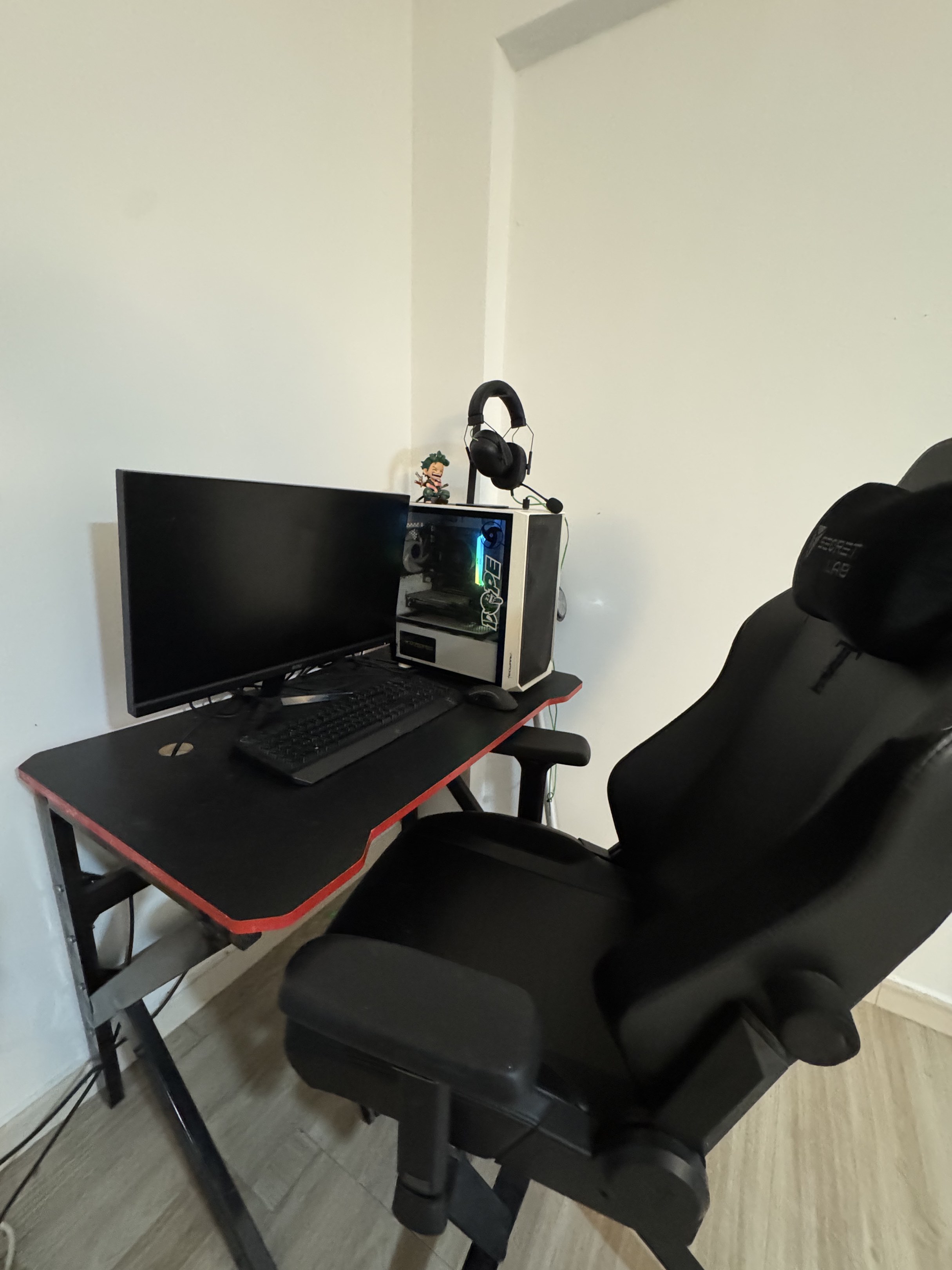 Gaming PC Setup - Secretlab Chair, Razer Peripherals, Computers & Tech ...
