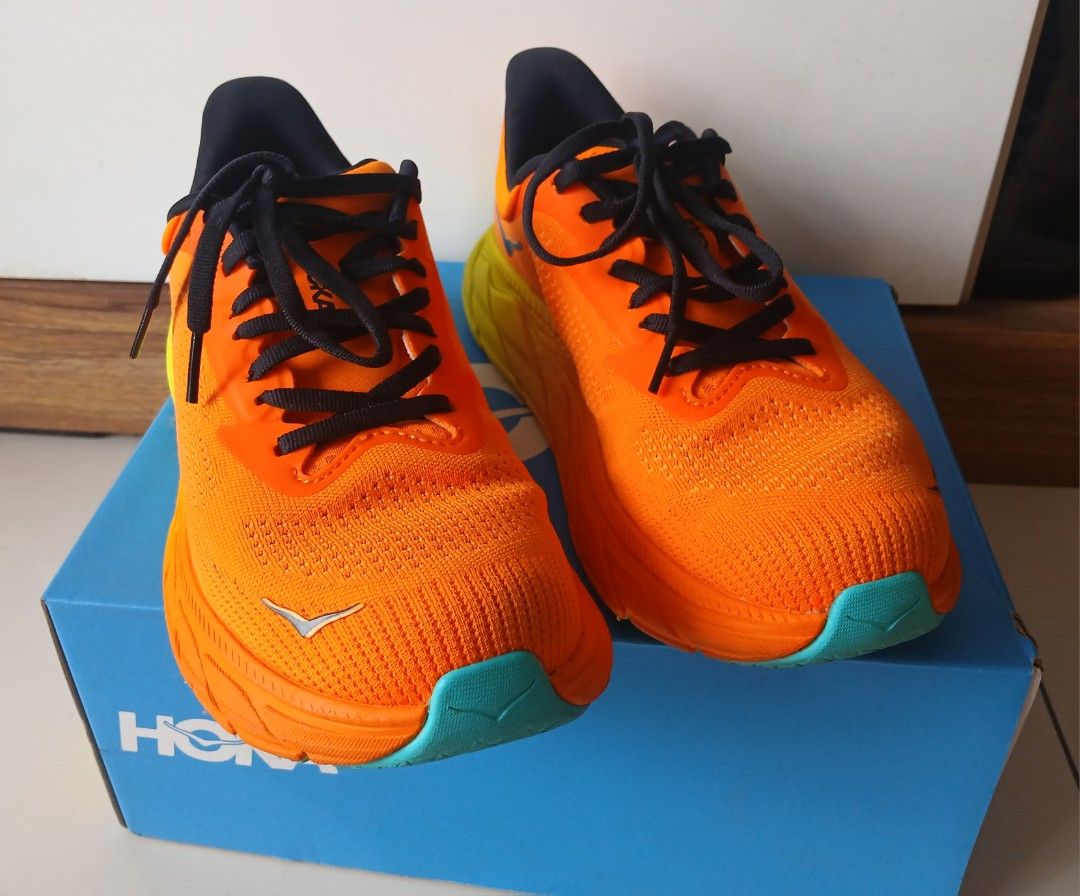 Hoka Arahi 7 Running Shoes, Men's Fashion, Footwear, Sneakers on Carousell