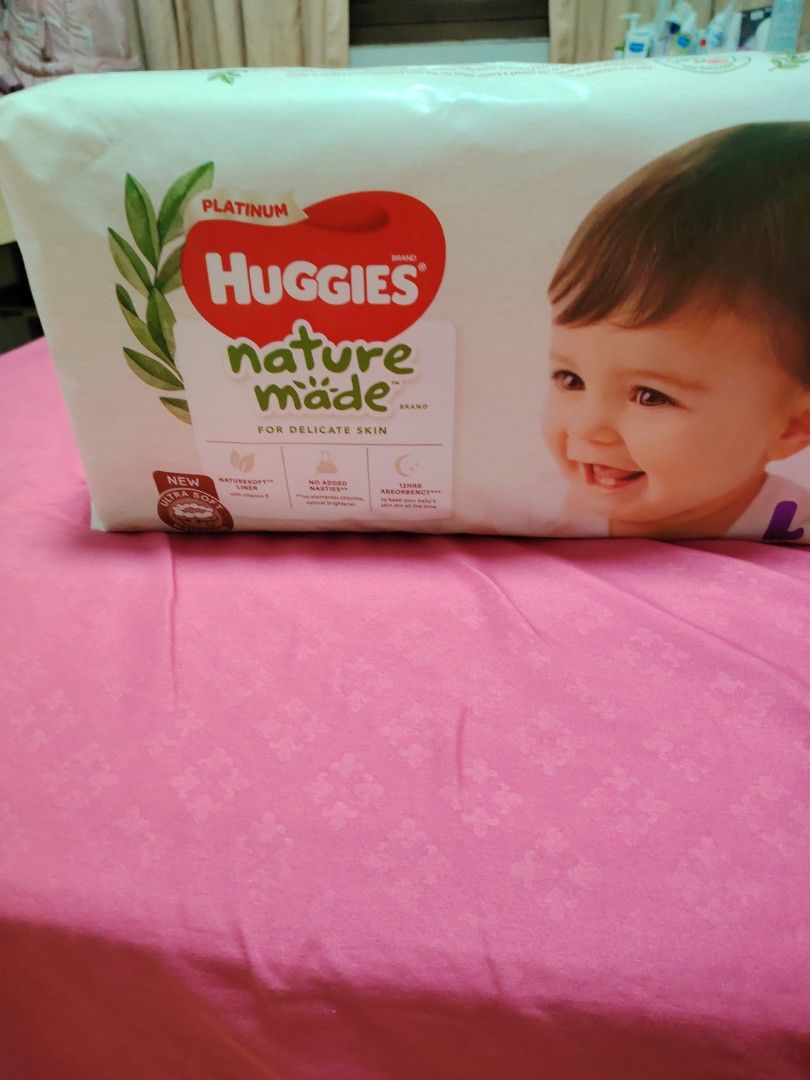 Huggies Nature Made Platinum Diapers, Babies & Kids, Bathing & Changing ...