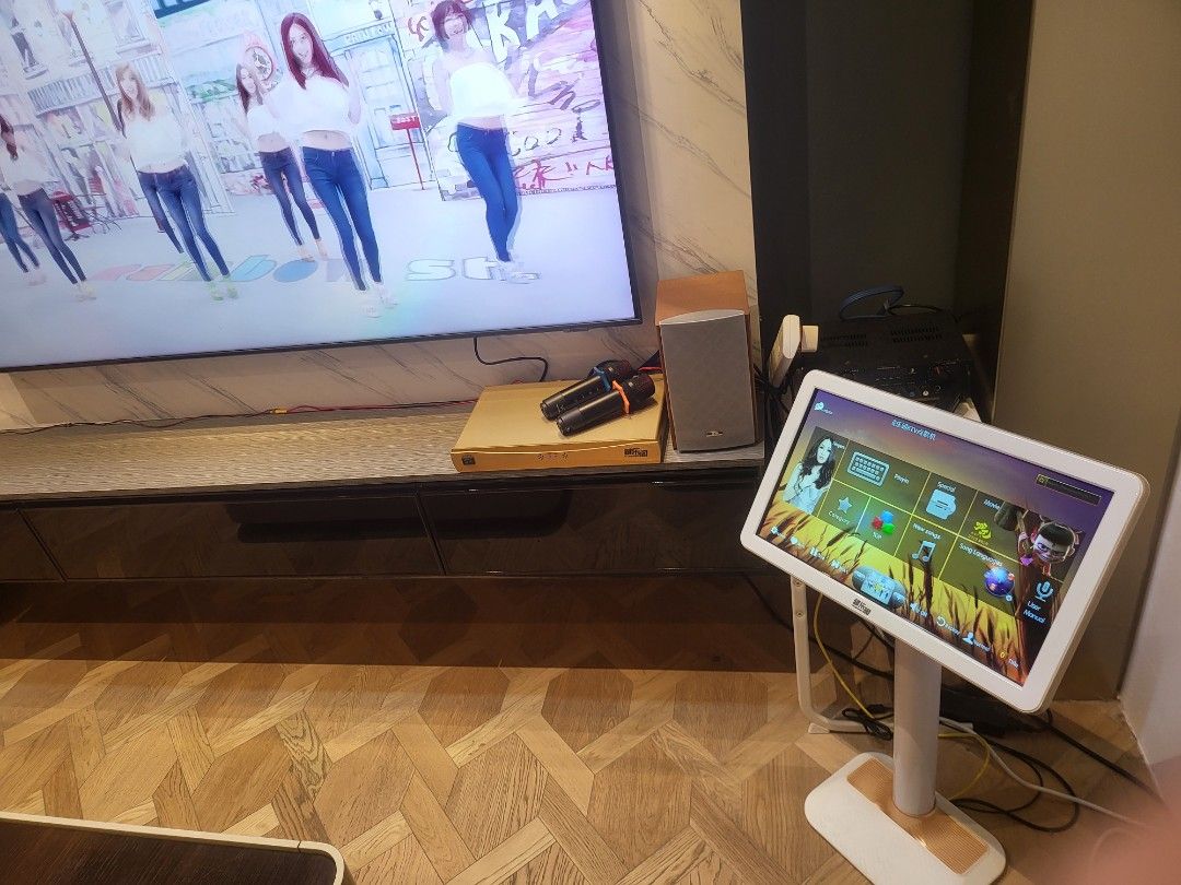 Karaoke System with 18 " touch Screen, Audio, Soundbars, Speakers ...