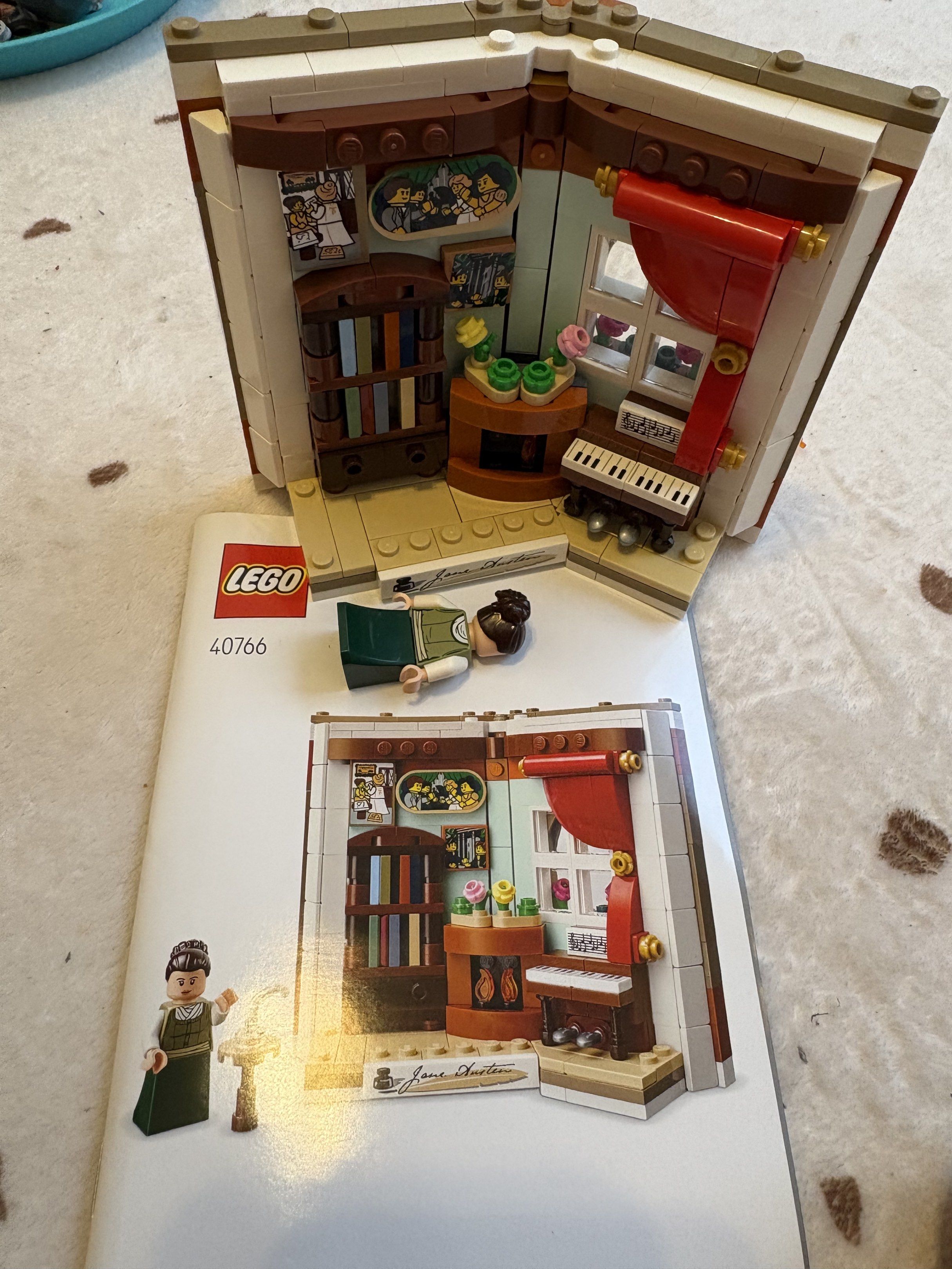 LEGO 40766 Tribute to Jane Austen's Books, Hobbies & Toys, Toys & Games ...