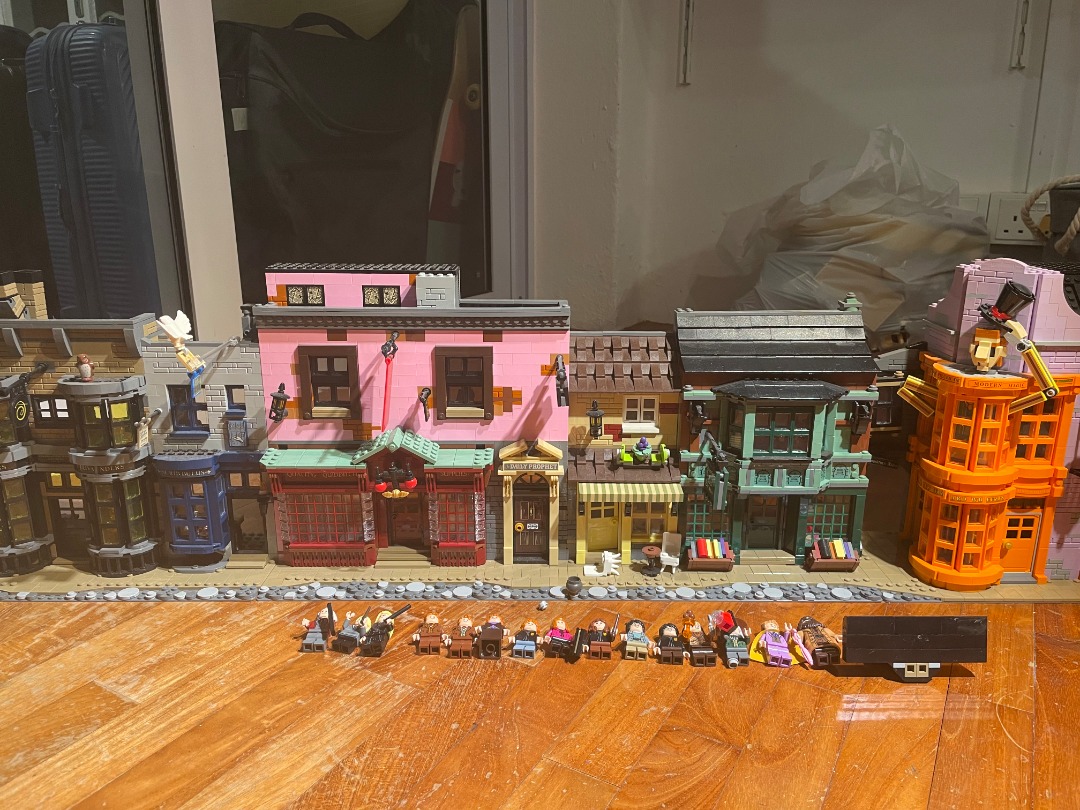 LEGO Harry Potter Diagon Alley Set 75978, Hobbies & Toys, Toys & Games ...