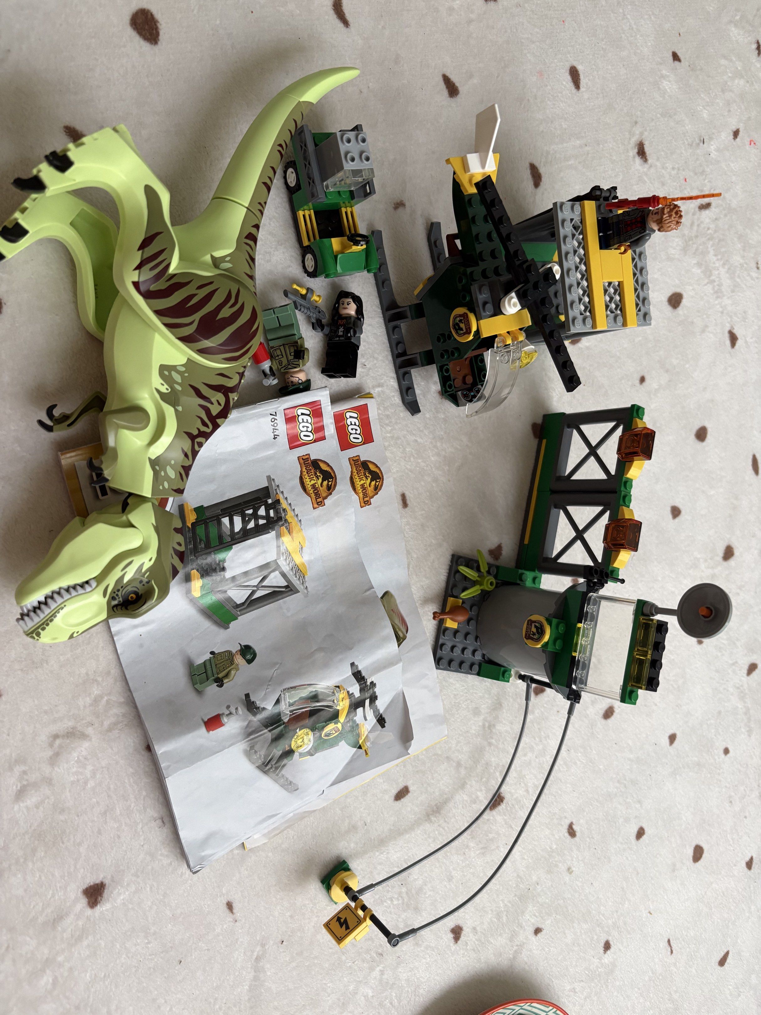 LEGO Jurassic World Gigantosaurus and Therizinosaurus Attack 76949 ...