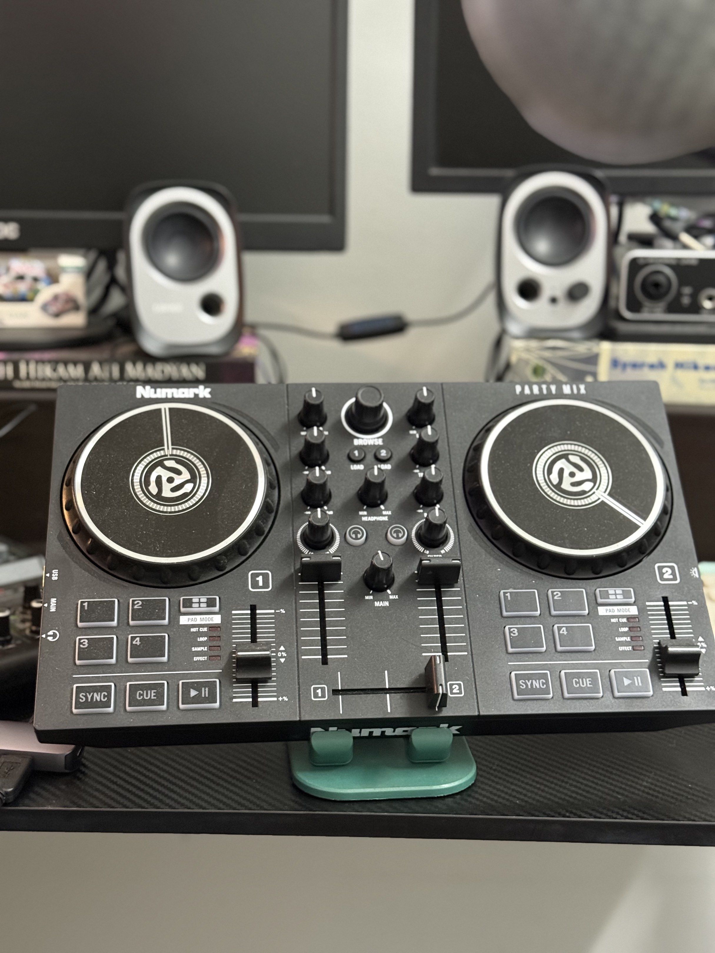 Numark Party Mix DJ Controller, Audio, Portable Music Players on Carousell
