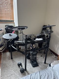 Yamaha DTX 402 Electronic Drum Kit, Hobbies & Toys, Musical Instruments ...
