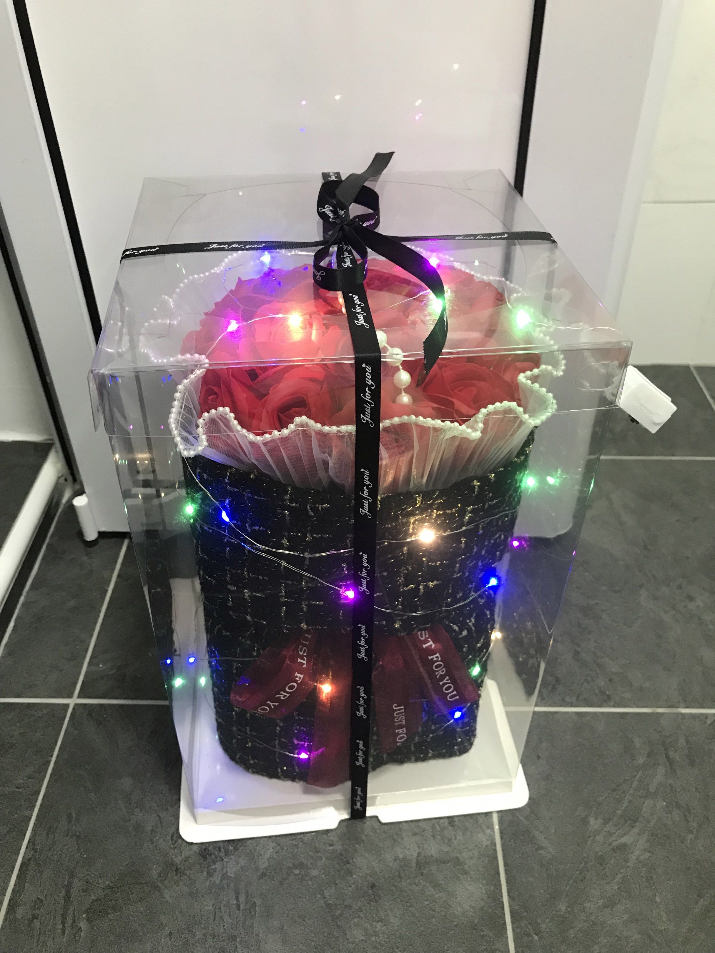 Rose bouquet with lights, Hobbies & Toys, Flowers & Bouquets on Carousell