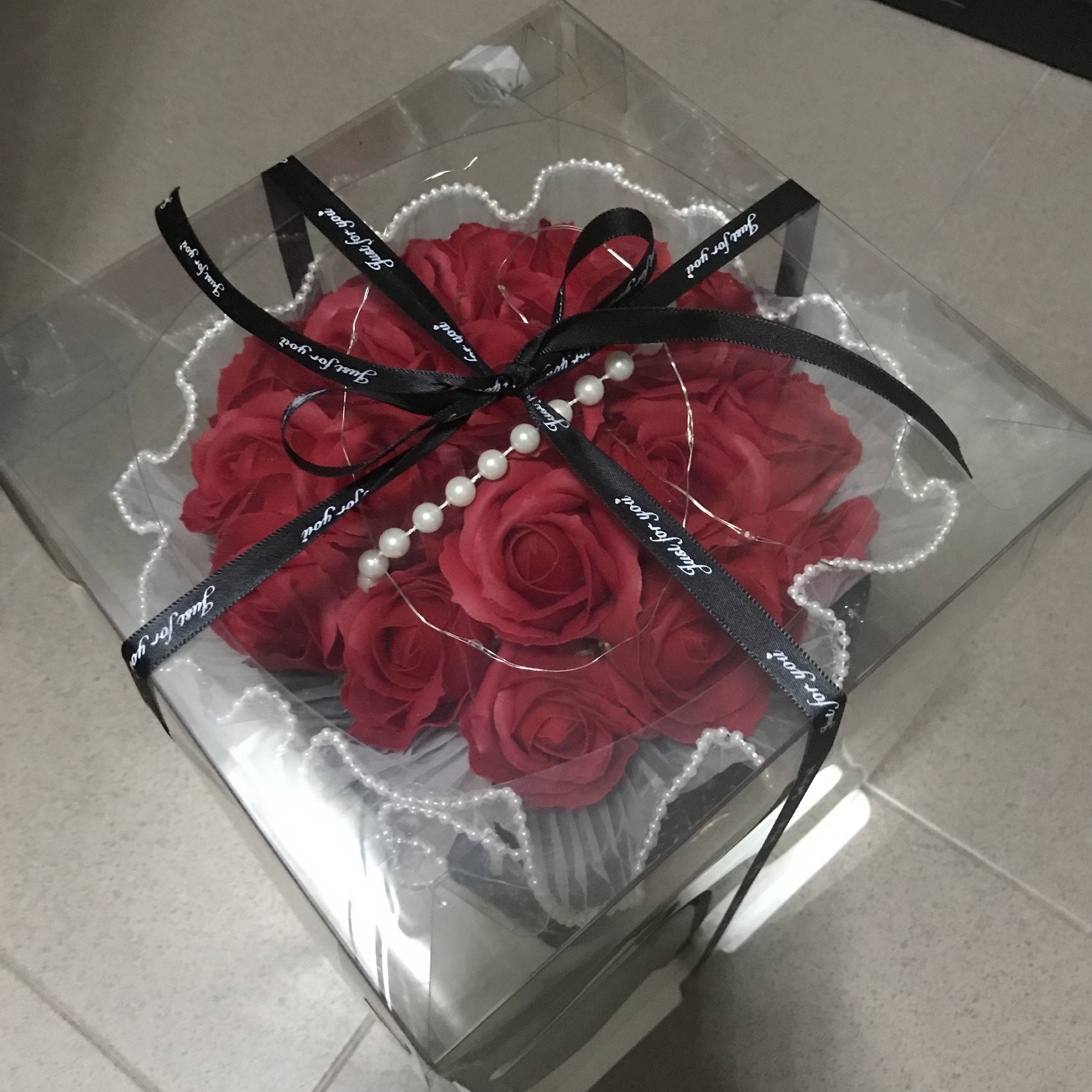 Rose bouquet with lights, Hobbies & Toys, Flowers & Bouquets on Carousell