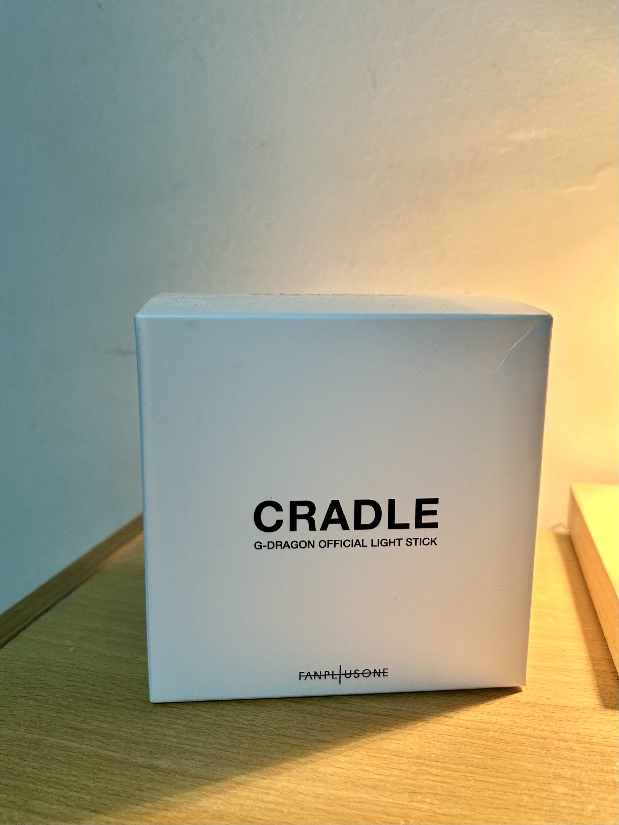 SEALED G-Dragon Official Light Stick Cradle, Hobbies & Toys ...