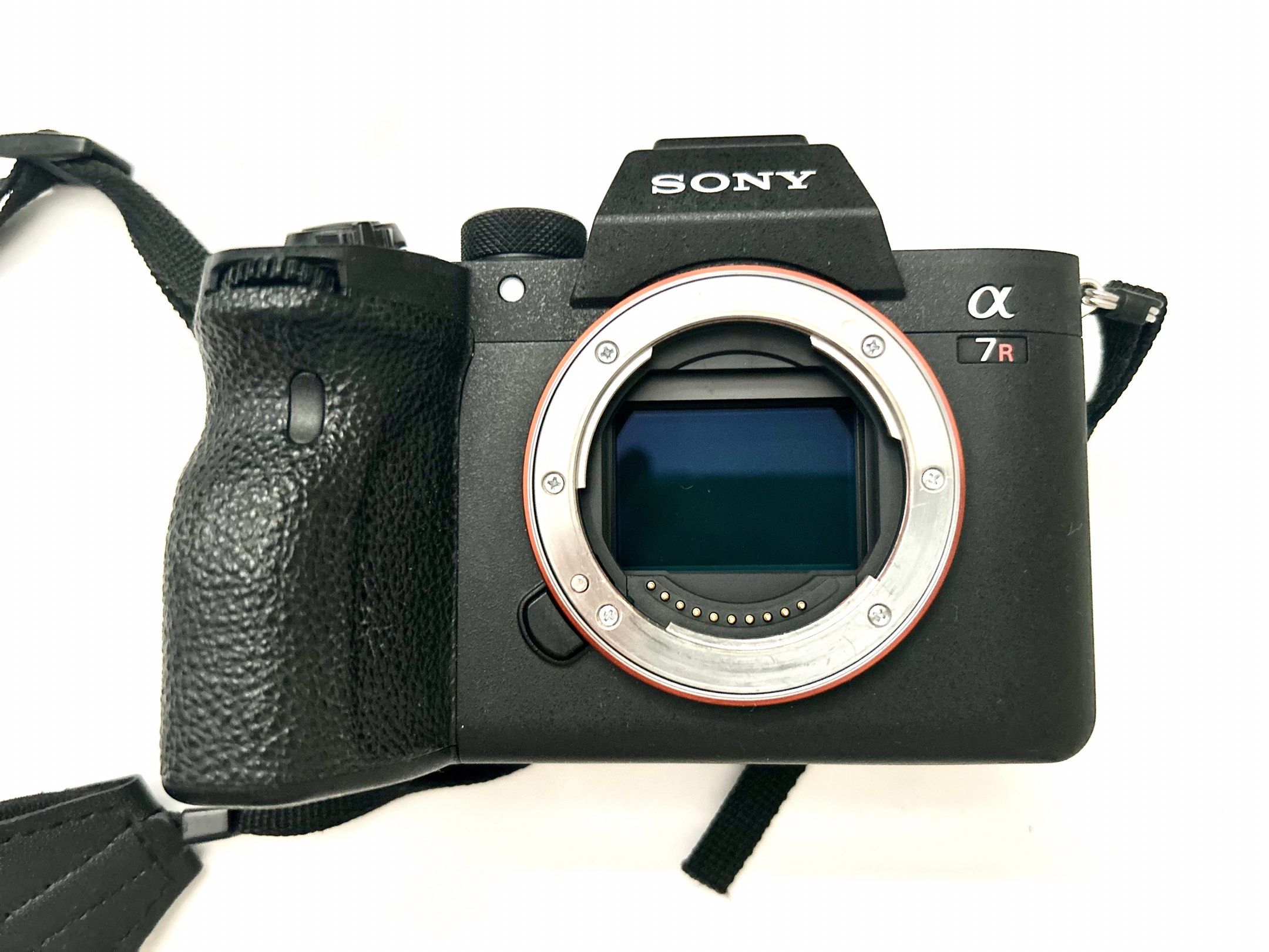 Sony A7R4 body (Chinese menu only), Photography, Cameras on Carousell