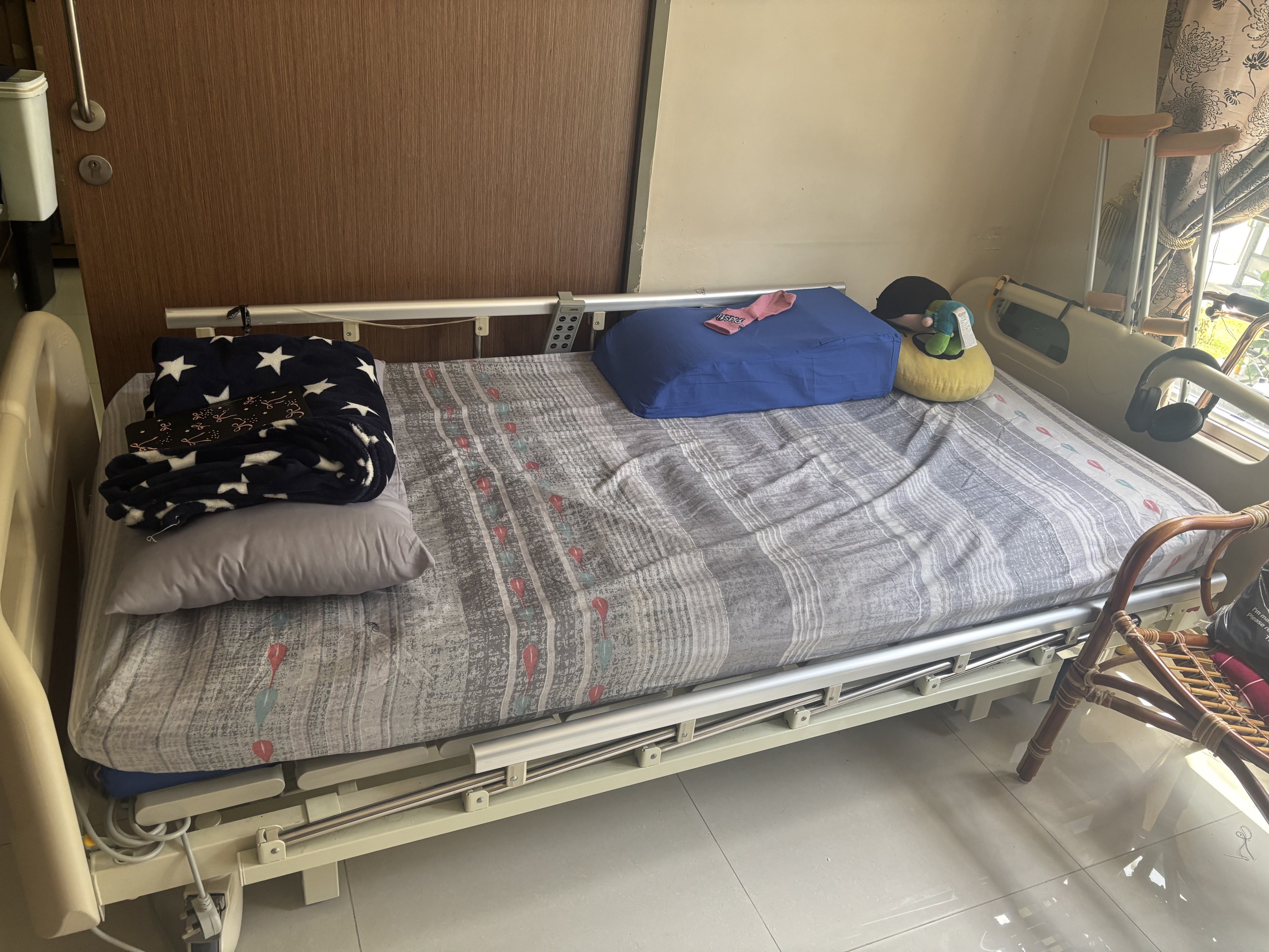 T Motion Electric Adjustable Hospital Bed + Commode Chair, Health ...