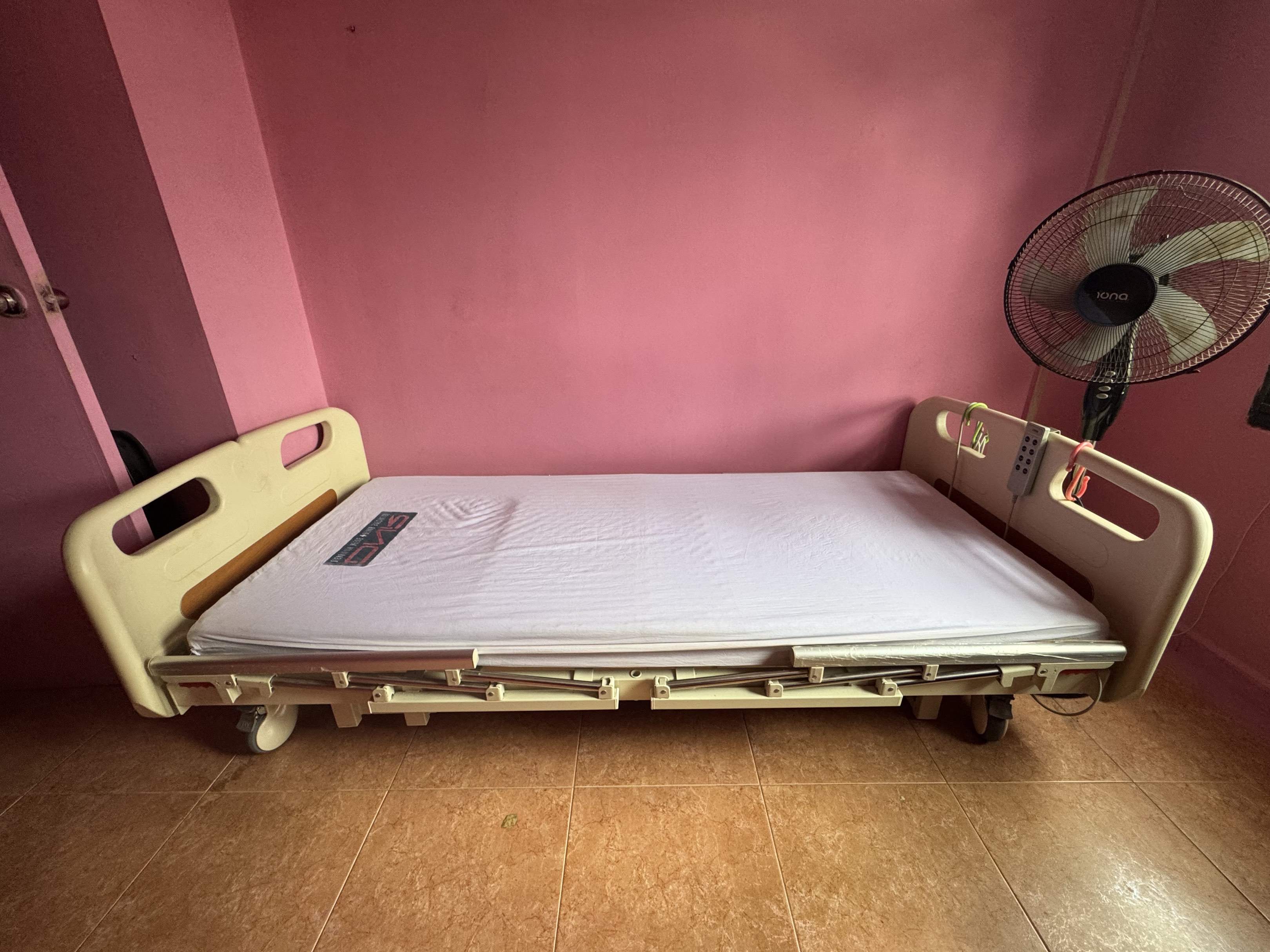 T Motion Electric Hospital Bed, Furniture & Home Living, Furniture, Bed ...