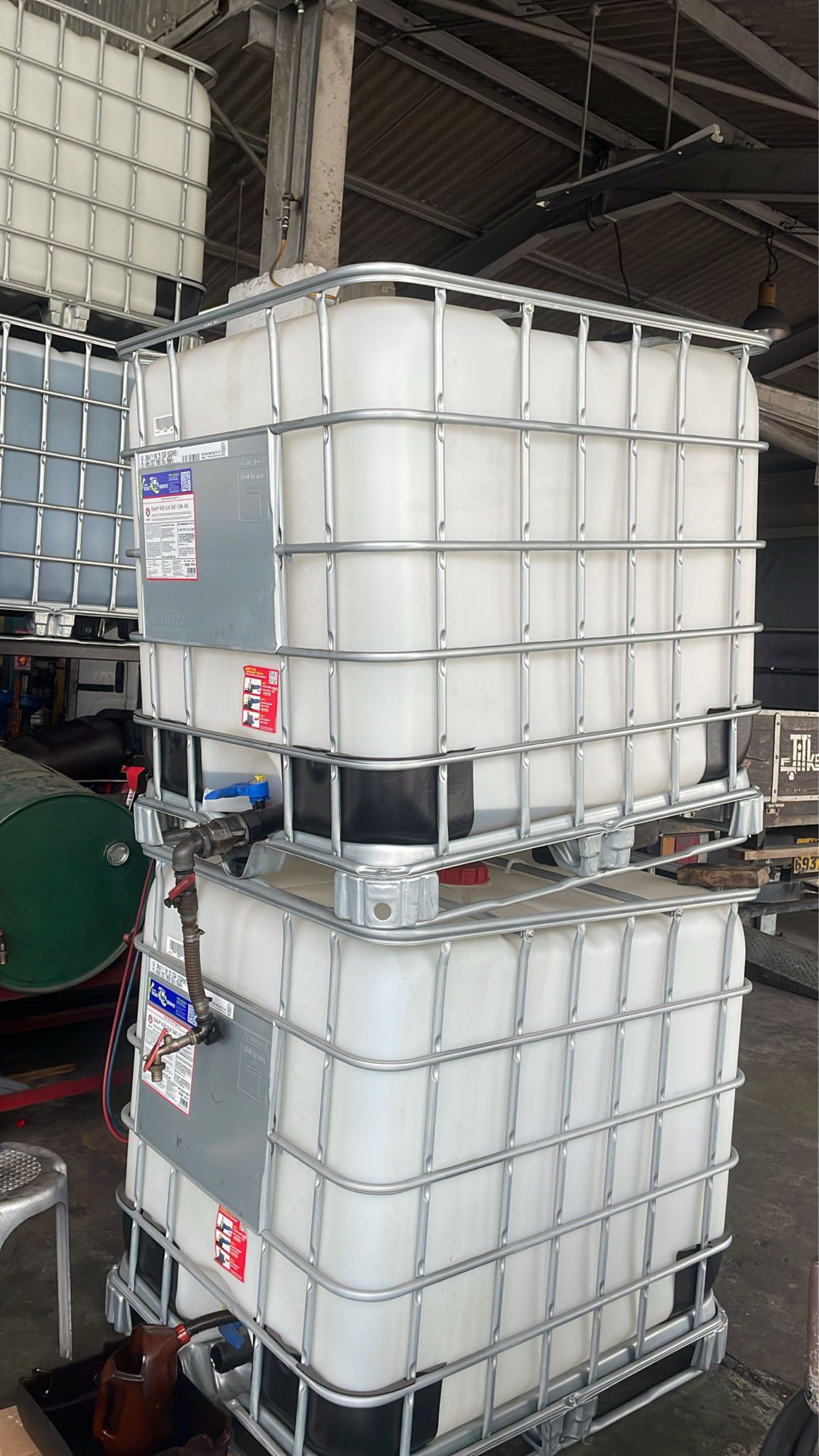 1000 litre water / oil tank, Everything Else on Carousell