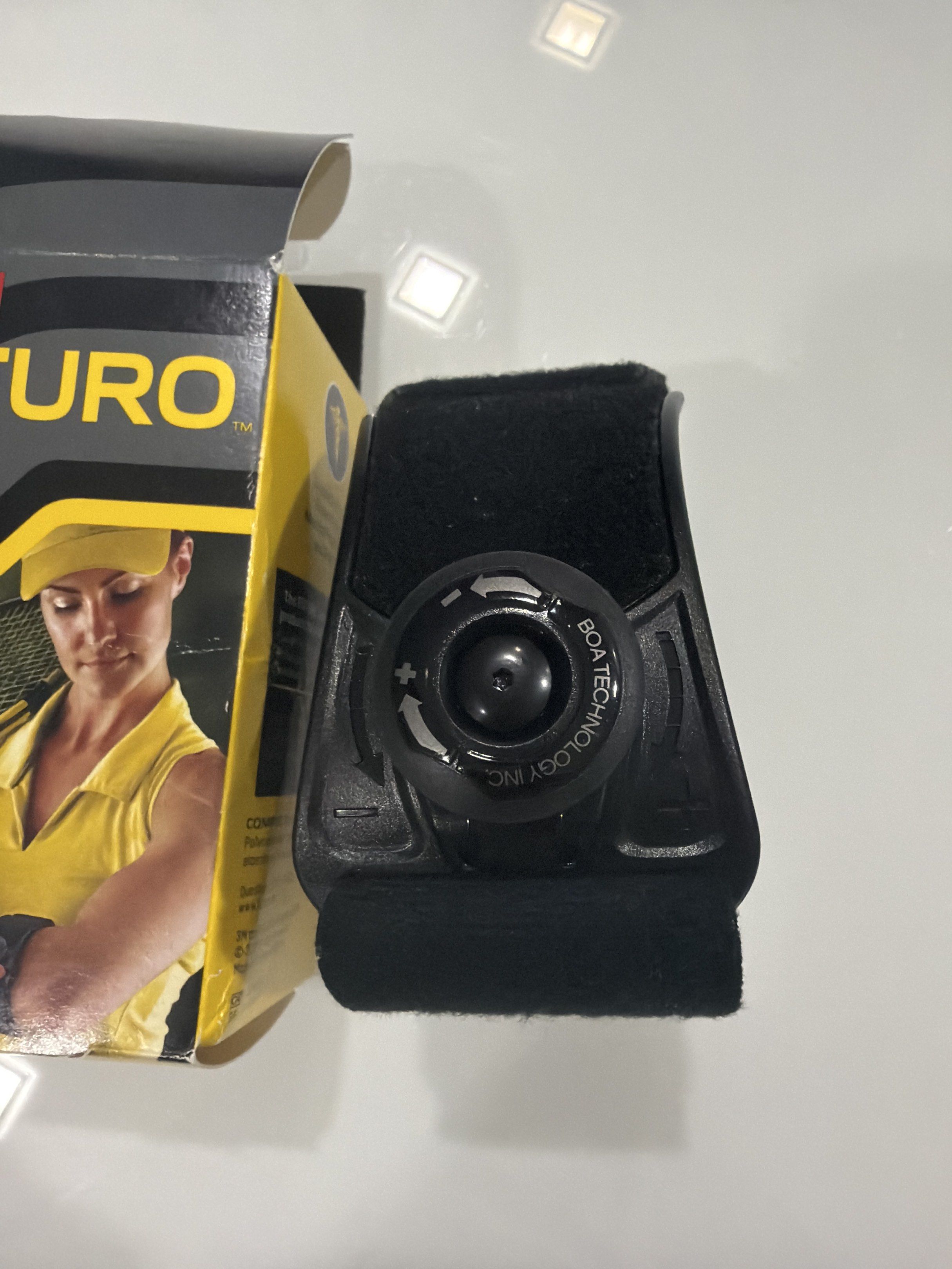 3M Futuro Elbow Custom Pressure Strap, Health & Nutrition, Braces ...