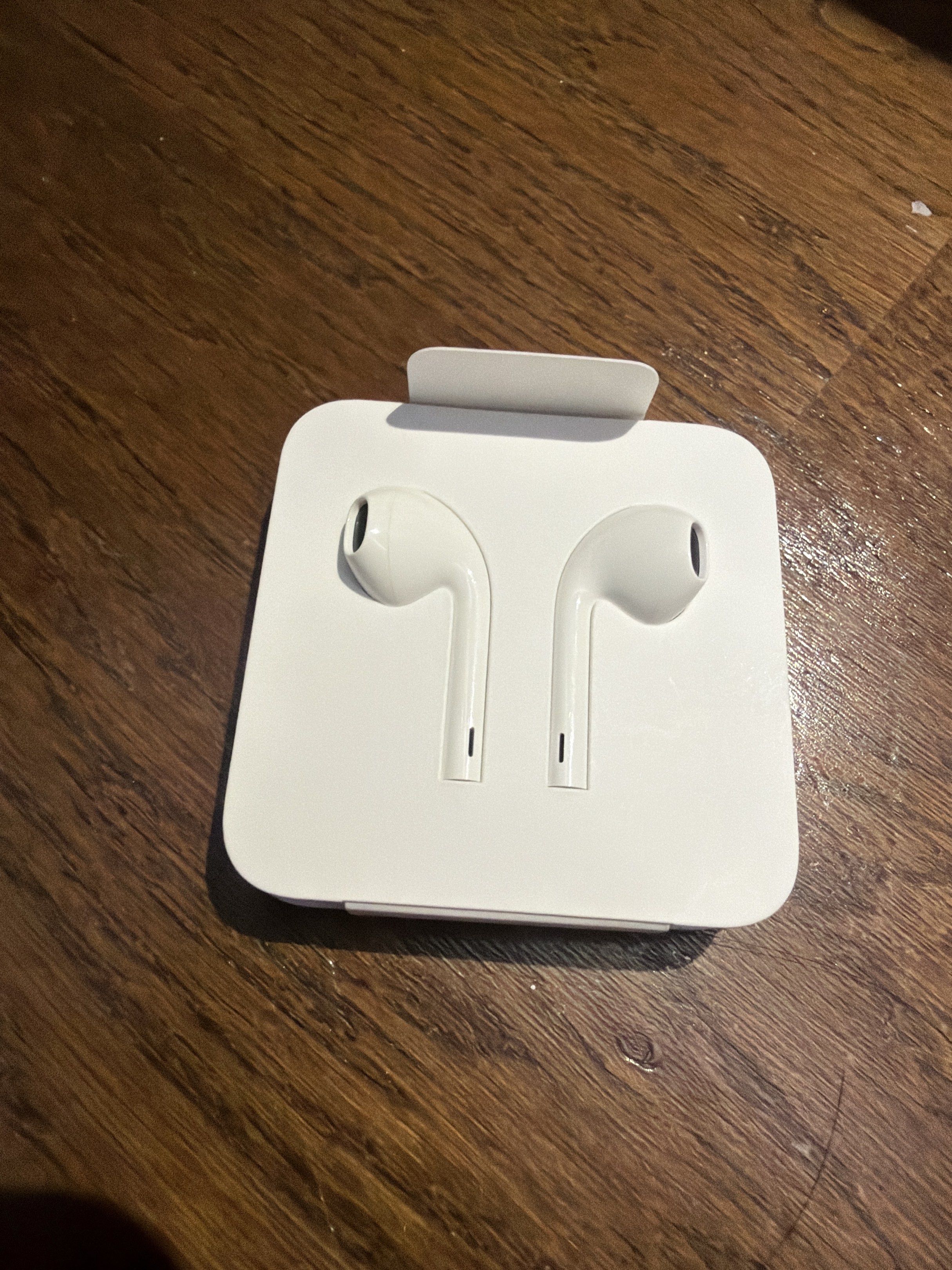 Apple Original EarPods with Lightning Connector, Audio, Earphones on ...