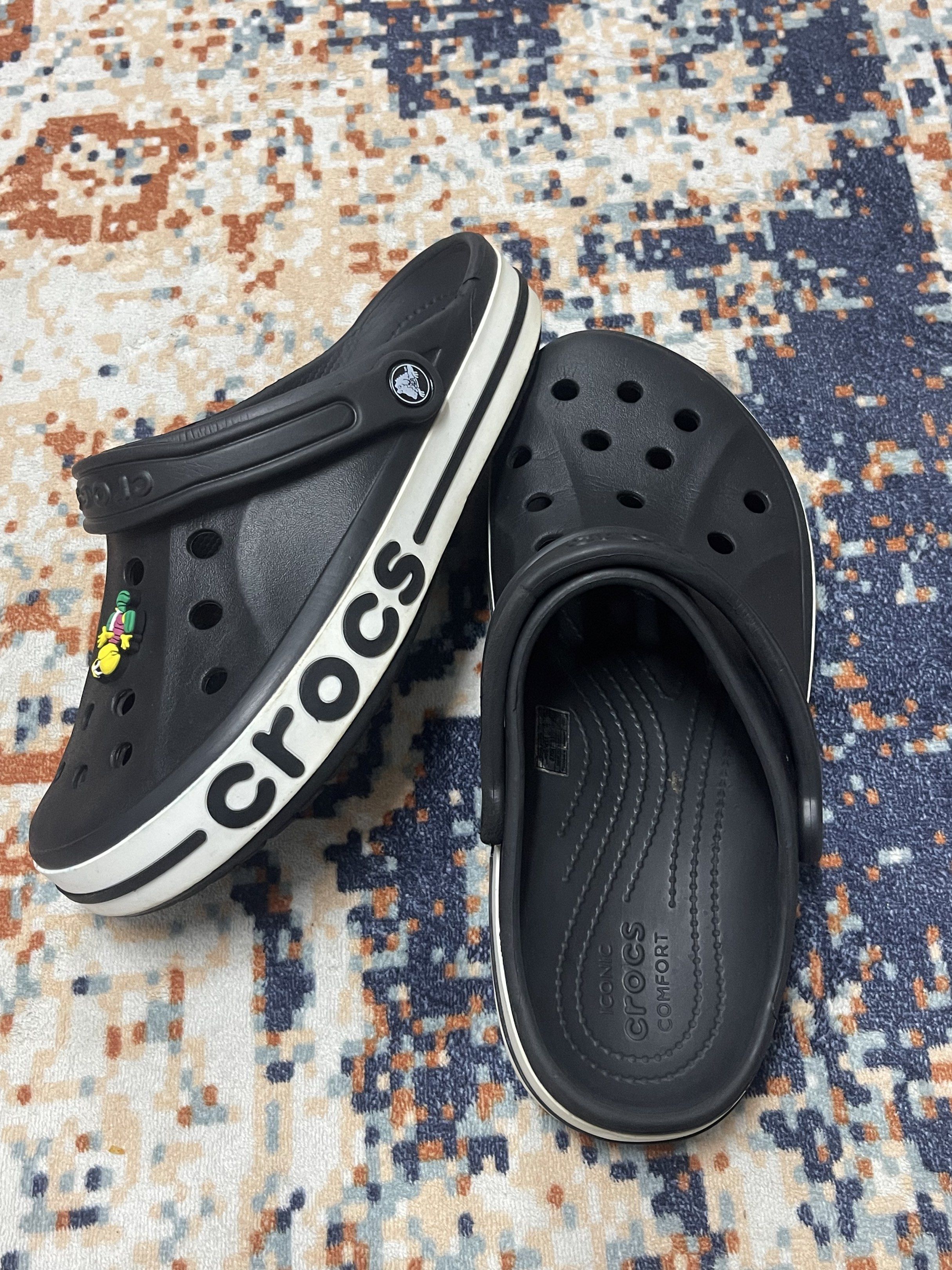Crocs Classic Clog Black White, Men's Fashion, Footwear, Flipflops and ...