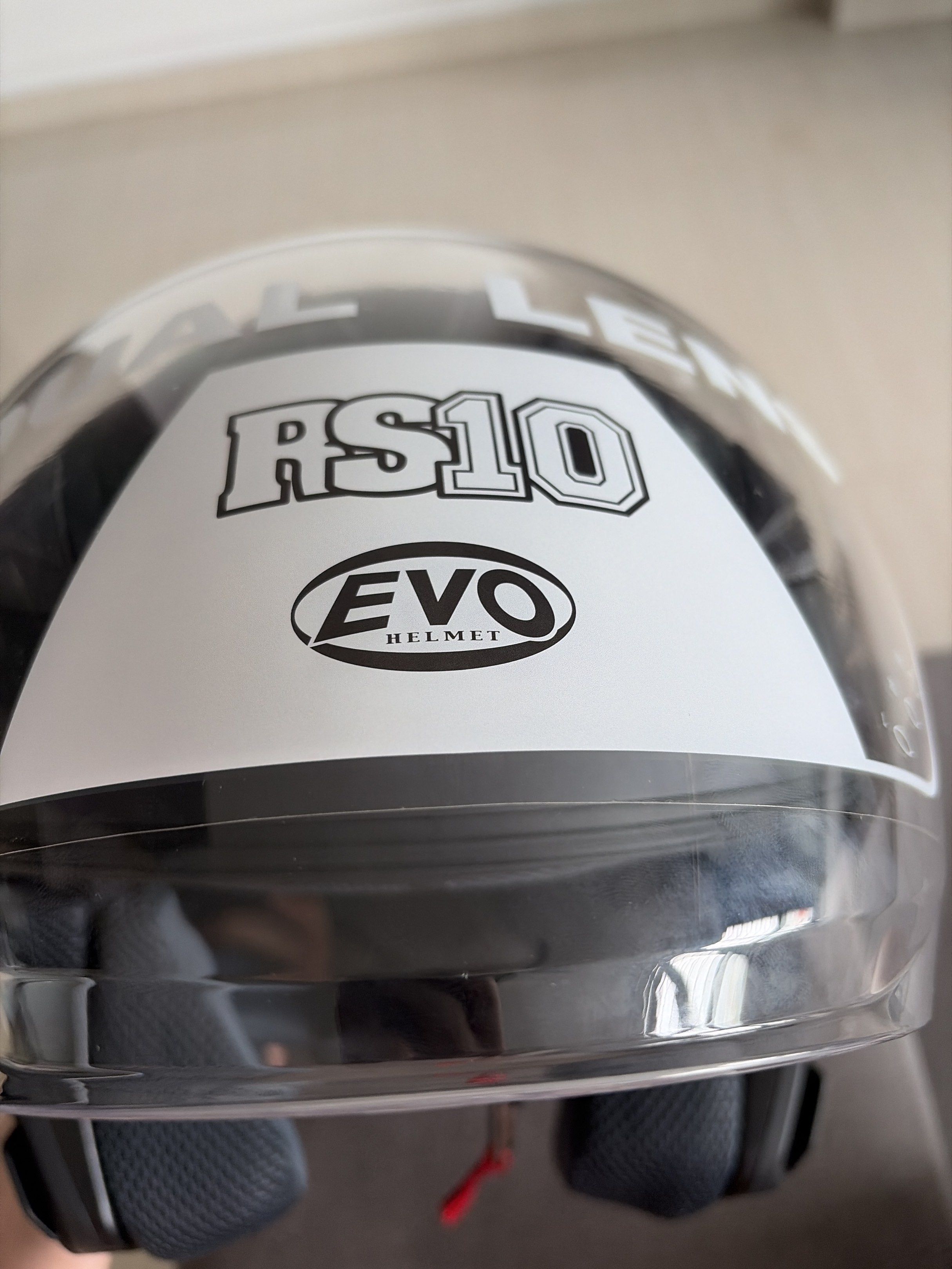 Evo RS10 helmet, Motorcycles, Motorcycle Accessories on Carousell