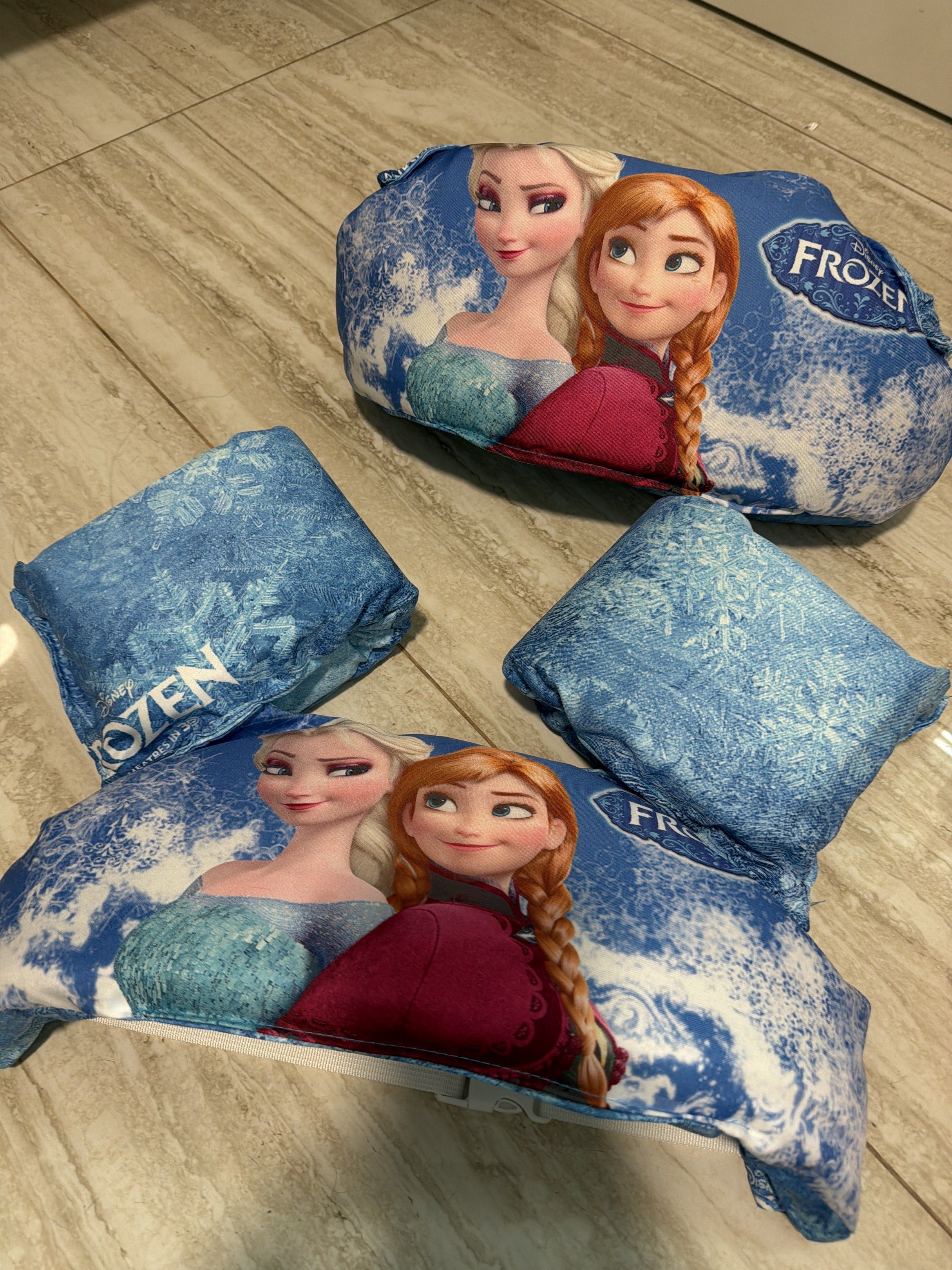 Frozen & Superman Arm Floaties, Sports Equipment, Other Sports ...