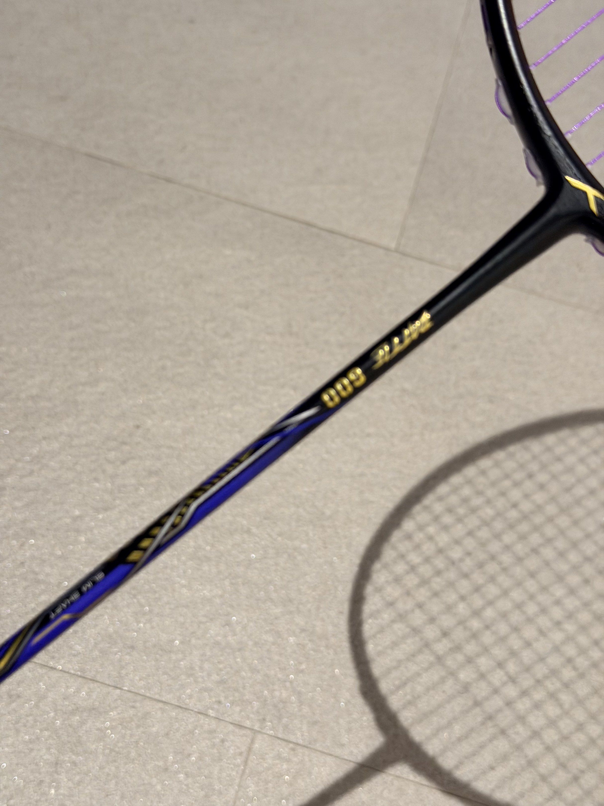 Hundred Badminton Racket Battle 600 4U with stringing, Sports Equipment ...