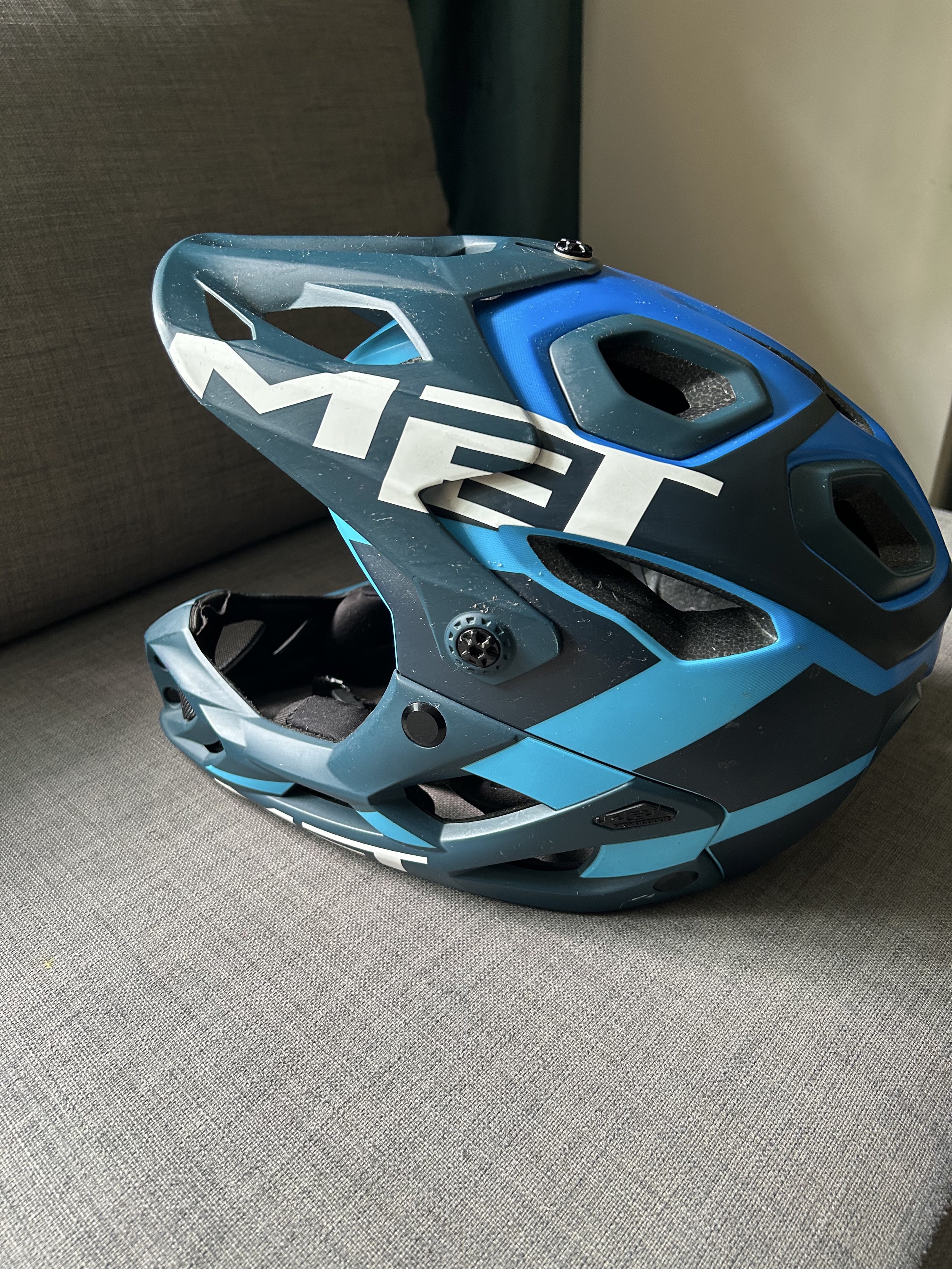 MET MCR Full Face Mountain Bike Helmet, Sports Equipment, Bicycles ...