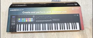 Novation Launchkey mk4 61 key MIDI Keyboard, Hobbies & Toys, Musical ...