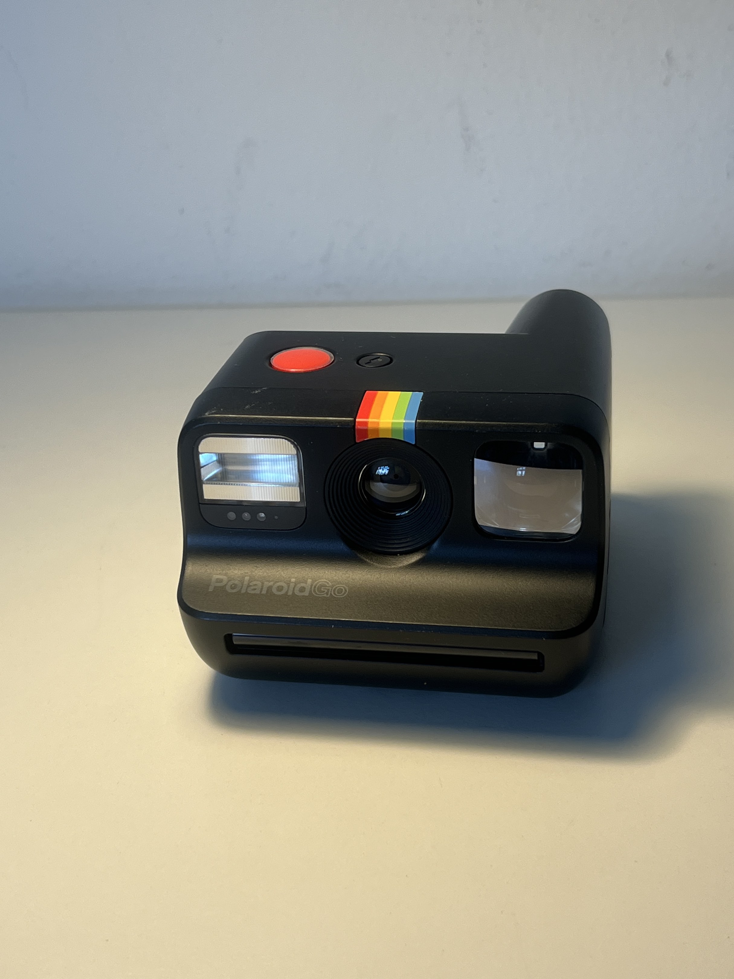 polaroid go gen 1 black, Photography, Cameras on Carousell